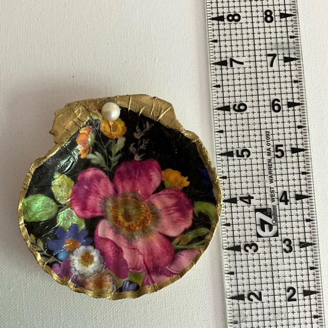 Scalloped Clam Shell Decoupaged and Hand Painted With Gold Leaf Jewelry ...