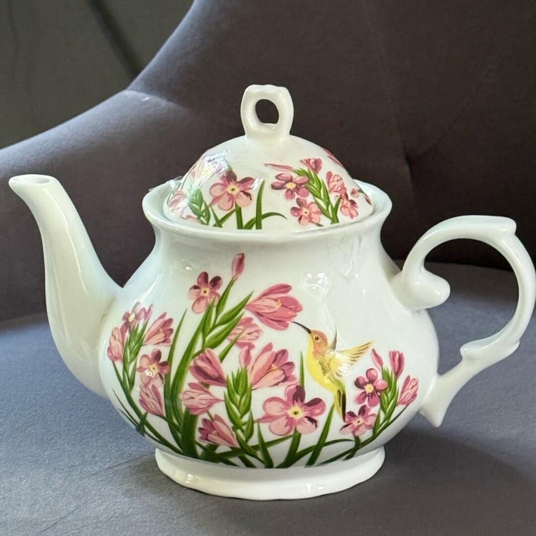 Teapot Floral Vintage With Hummingbird Motif, Pink, White, Green ...