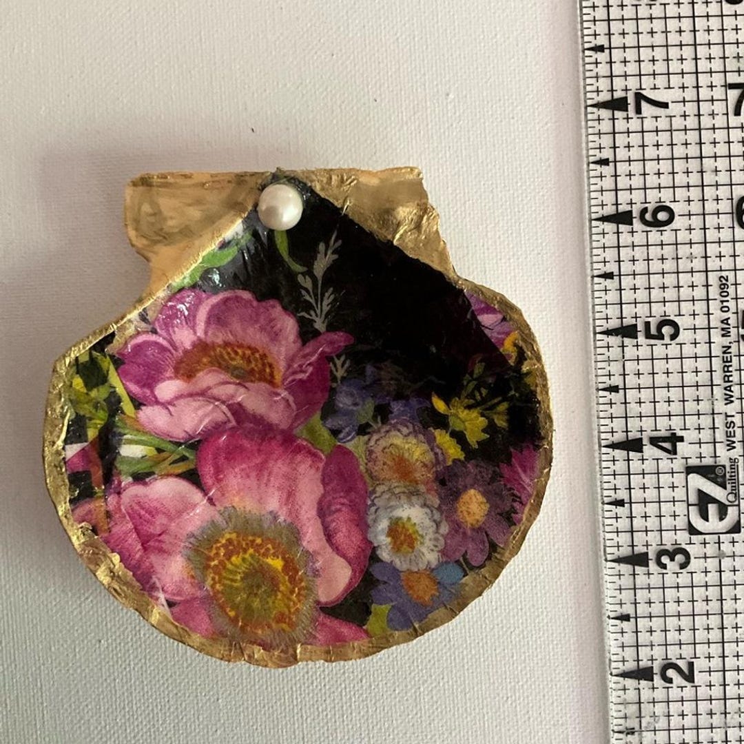 Scalloped Clam Shell Decoupaged and Hand Painted With Gold Leaf Jewelry ...
