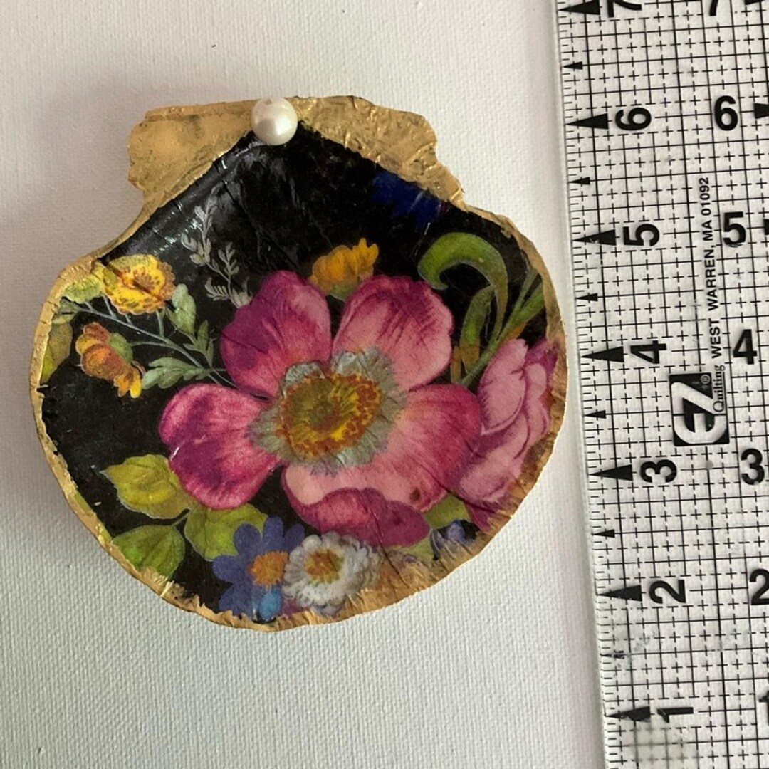 Scalloped Clam Shell Decoupaged and Hand Painted With Gold Leaf Jewelry ...