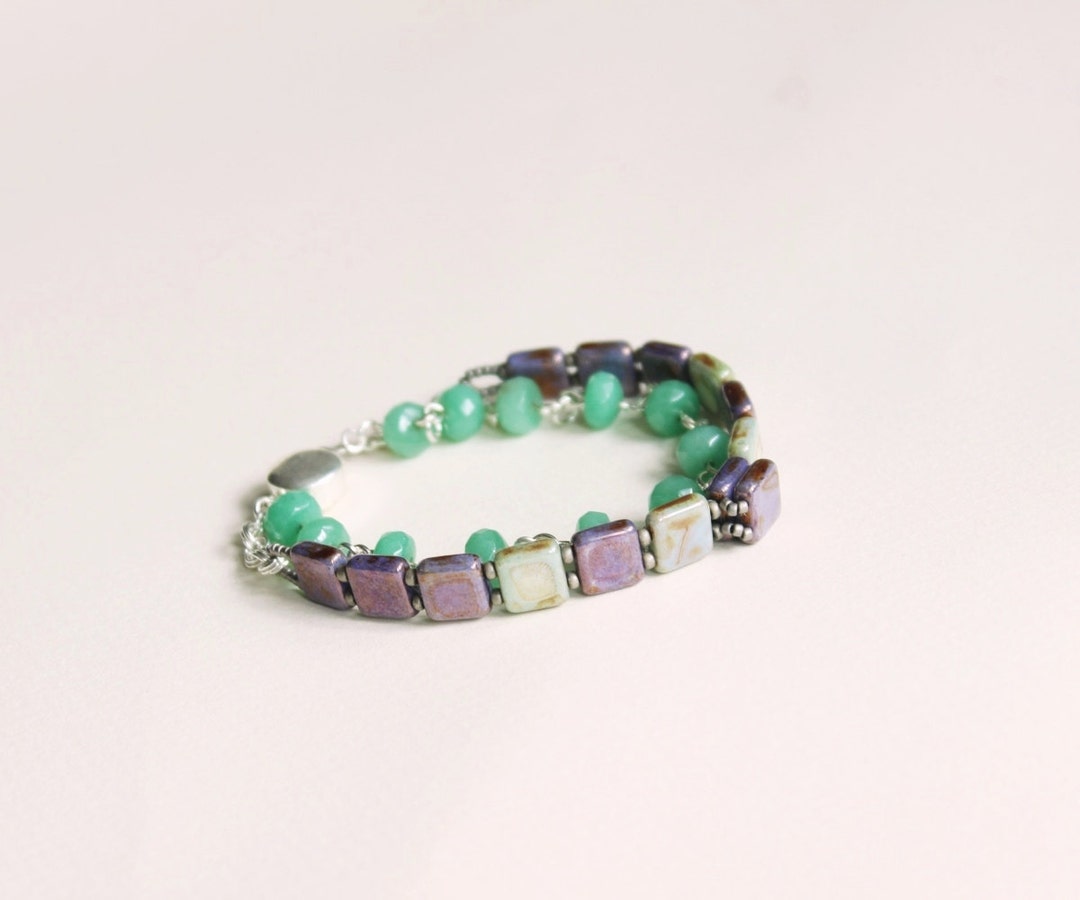 Erbe di fiume. Bracciale di perline, braccialetto viola verde ...