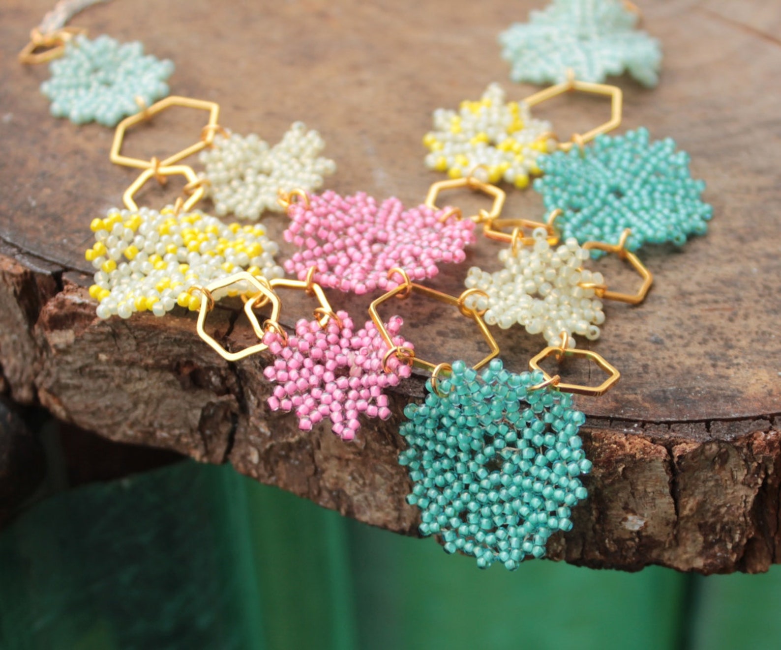 Celebrity-girl. Beaded Necklace, Beadwork Boho, Gold Tone Necklace ...