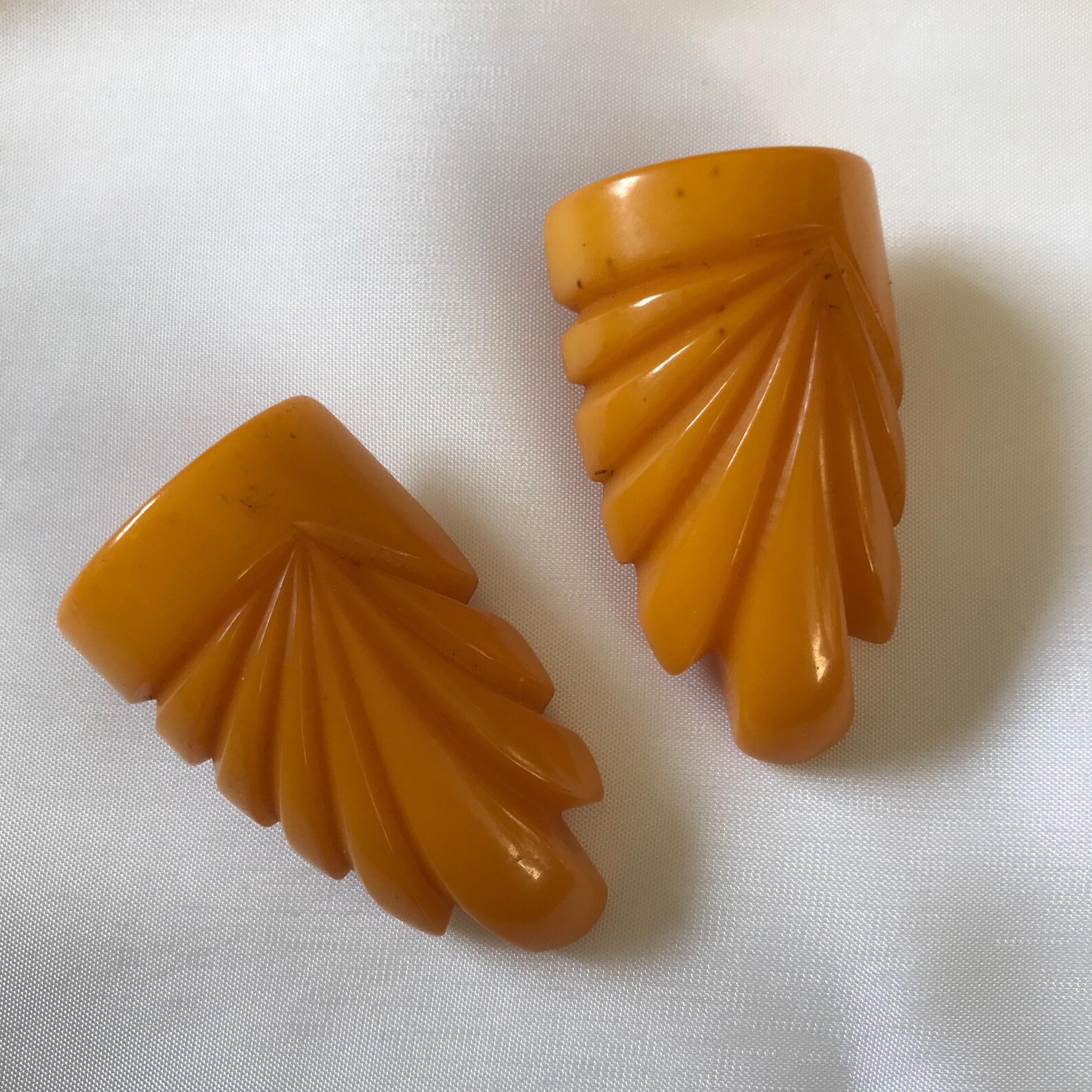 Vintage 30s 40s PAIR Butterscotch Bakelite Dress Clips Art Deco Deeply ...