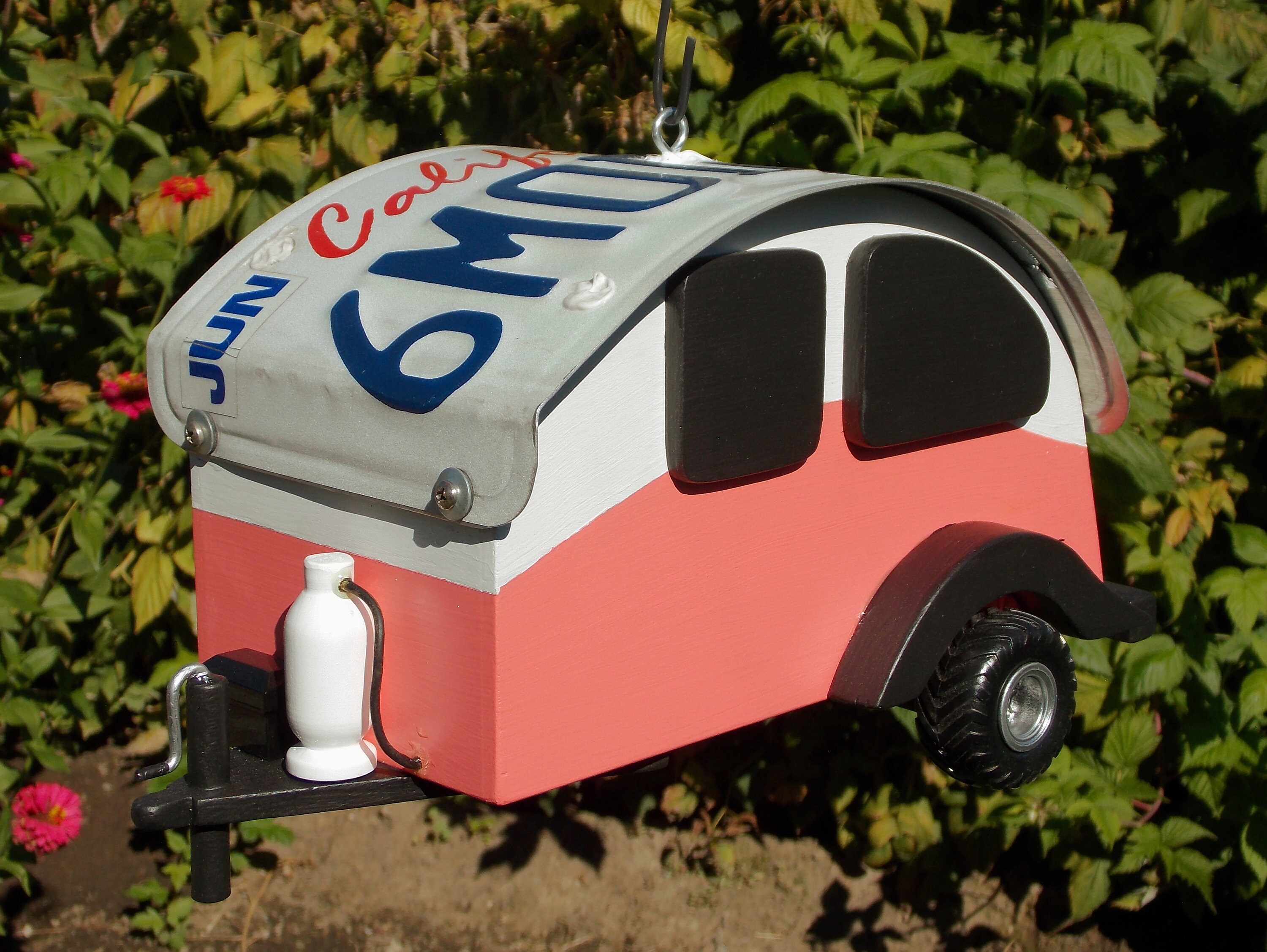 Hanging Retro RV Birdhouse for Small Bird, Vintage Style Teardrop ...