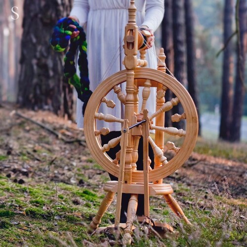 Kromski Minstrel Castle Spinning Wheel in Walnut Finish - Etsy