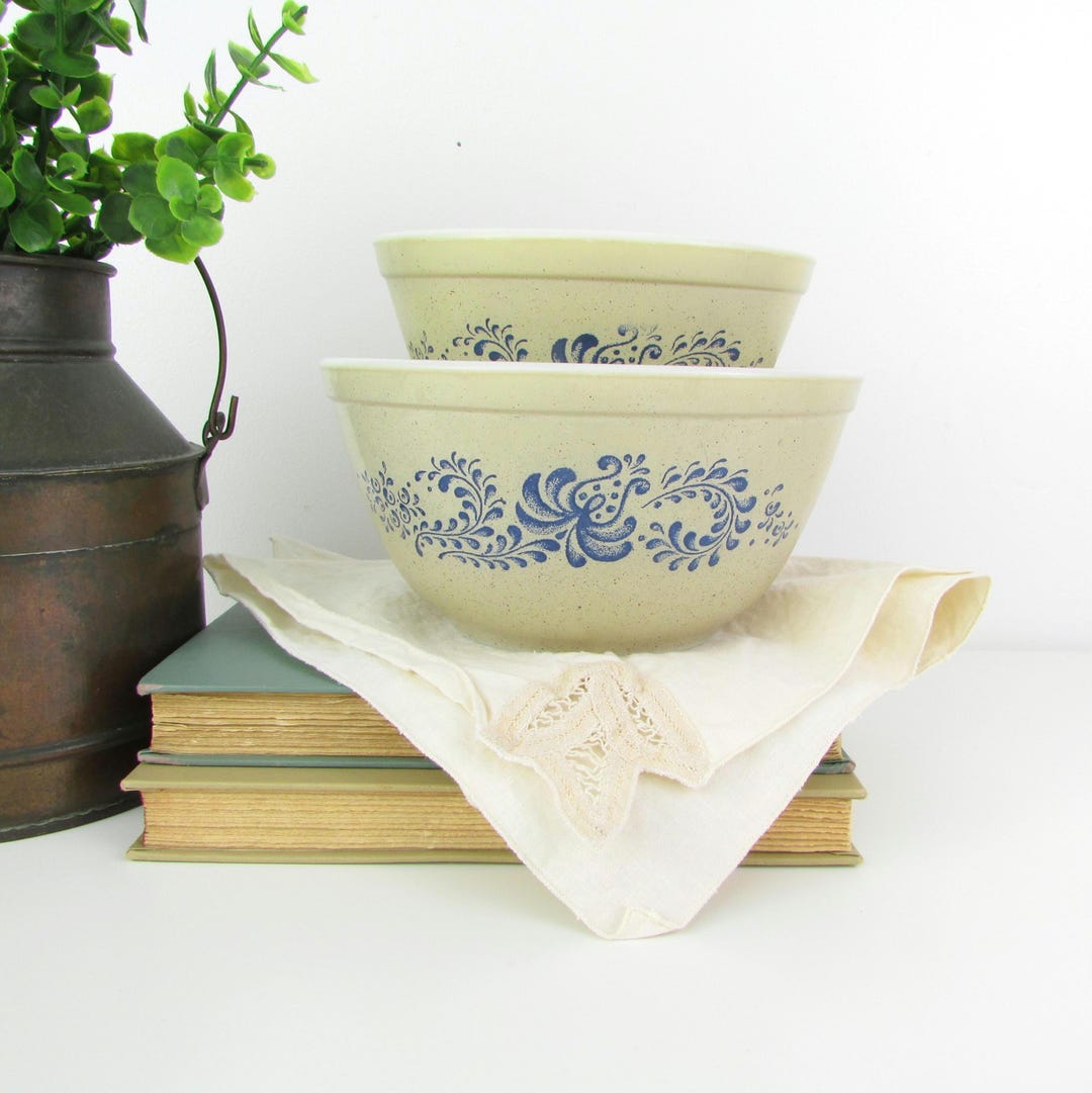 Vintage Pyrex Mixing Bowl Set Homestead 401 and 402 - Country Kitchen ...