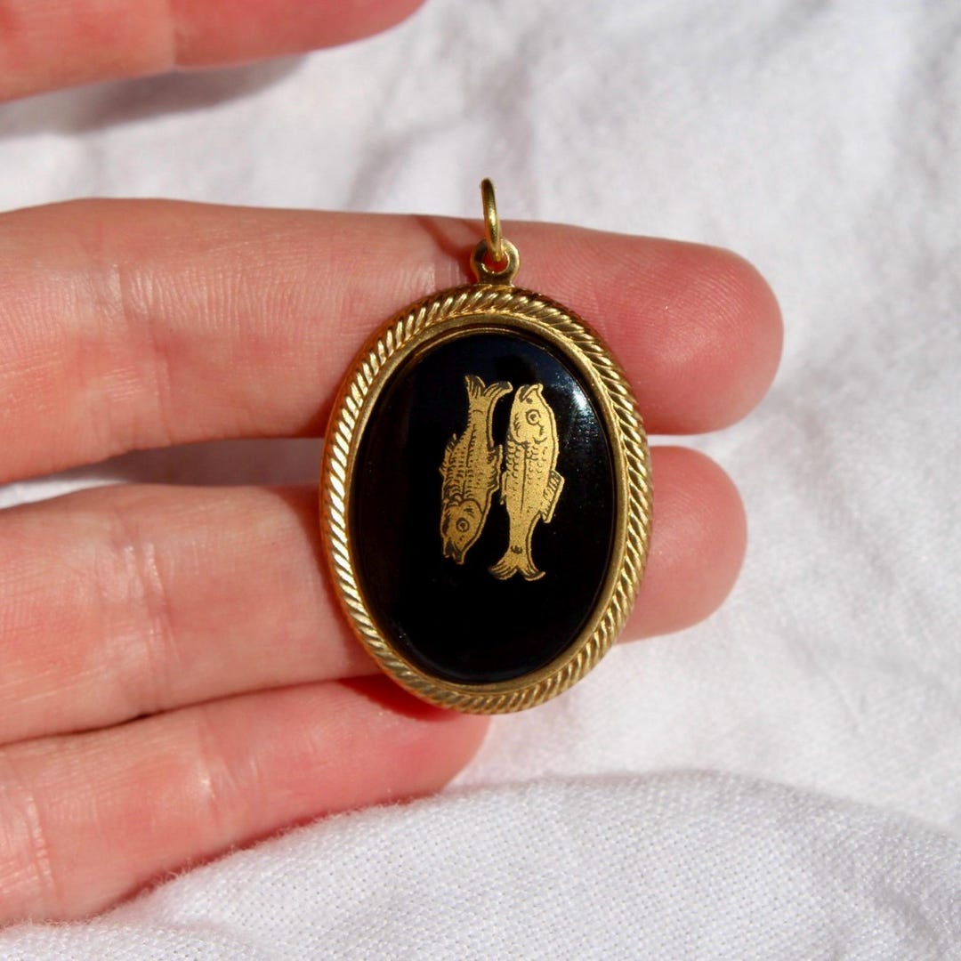 Vintage Pisces Zodiac Charm Mystical Astrology Pendant Vintage Pisces ...