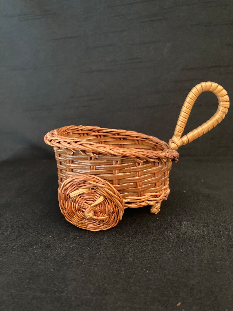 A Nest of Three Vintage Woven Twig Baskets and a Small Flower - Etsy
