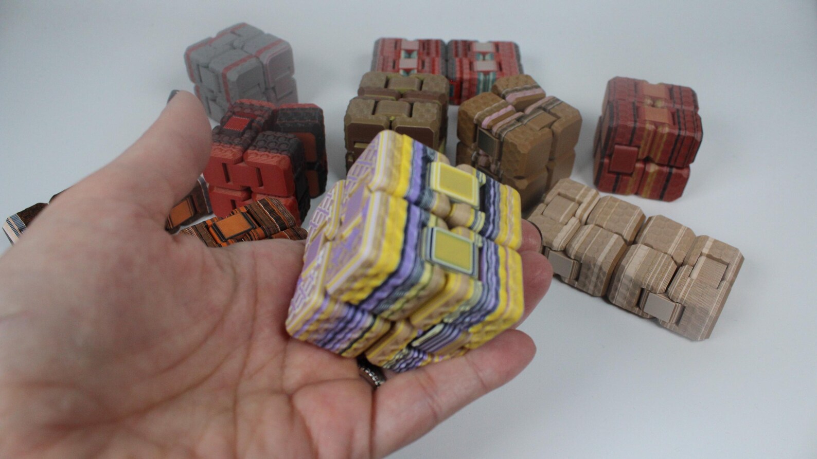 Infinity Cube Desk Toy | 3D Printed Articulated Cube | Tactile Toy - Etsy