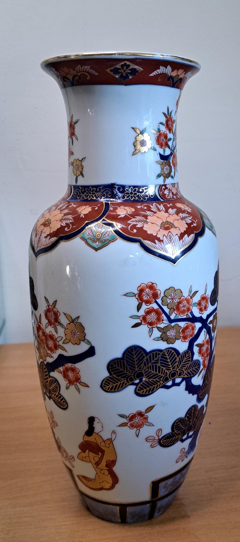 Japanese Imari Porcelain Vase, Red Blue Gold Enamel Floral Design ...