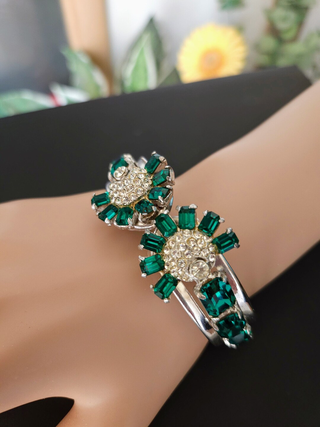 Vintage Emerald Green Rhinestone Art Deco Style Hinged Clamper Bracelet ...