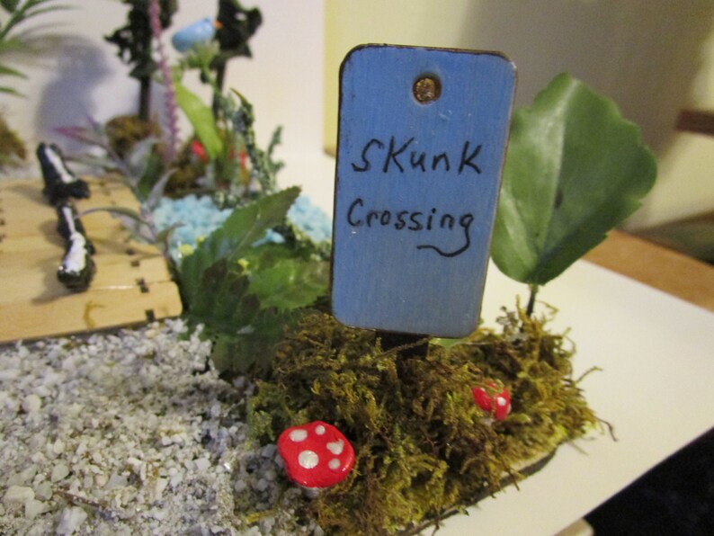Diorama Box skunk Crossing Wood Scene - Etsy