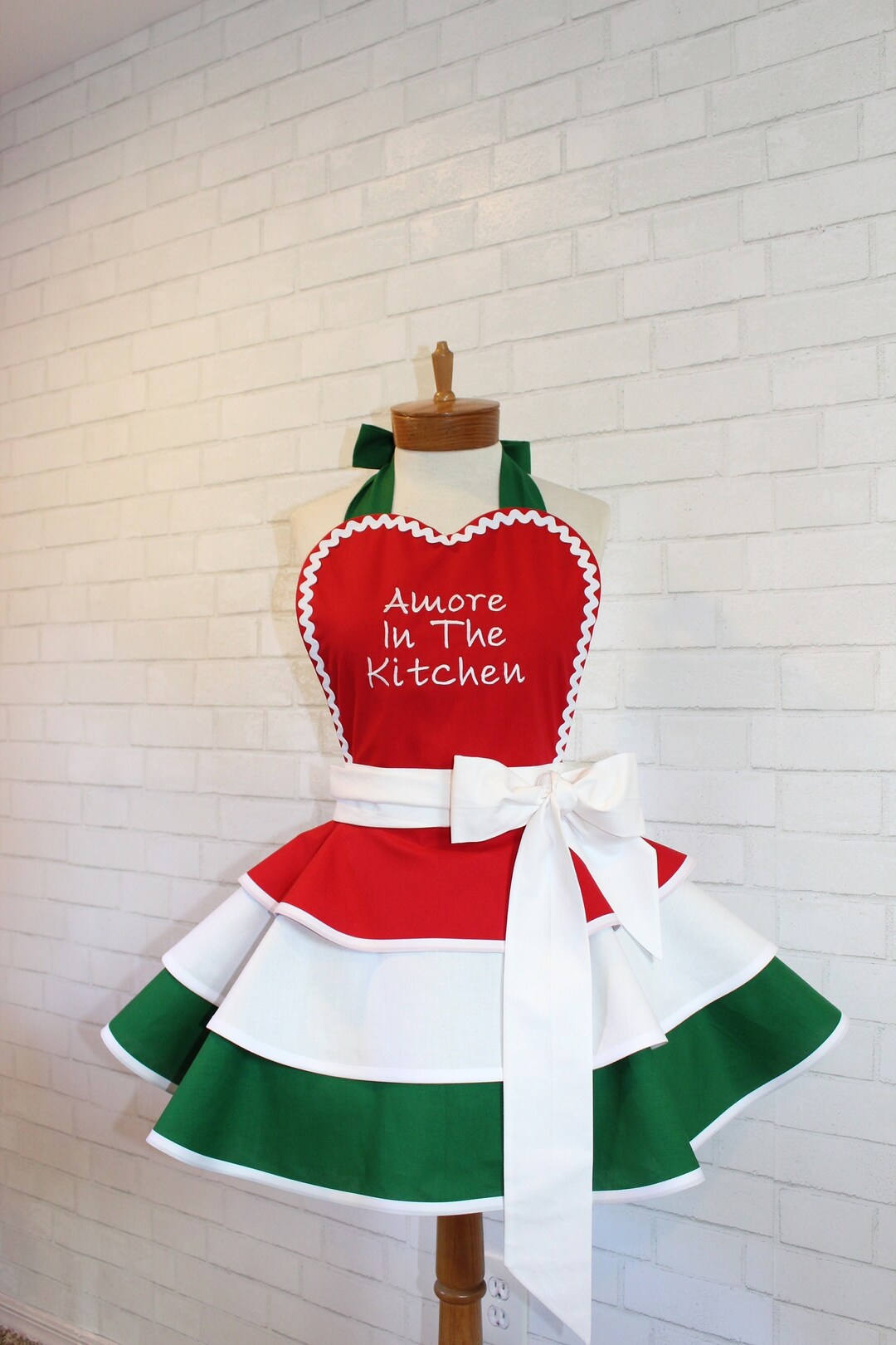 Amore in the Kitchen//woman's Modern Vintage Embroidered Apron//italian ...