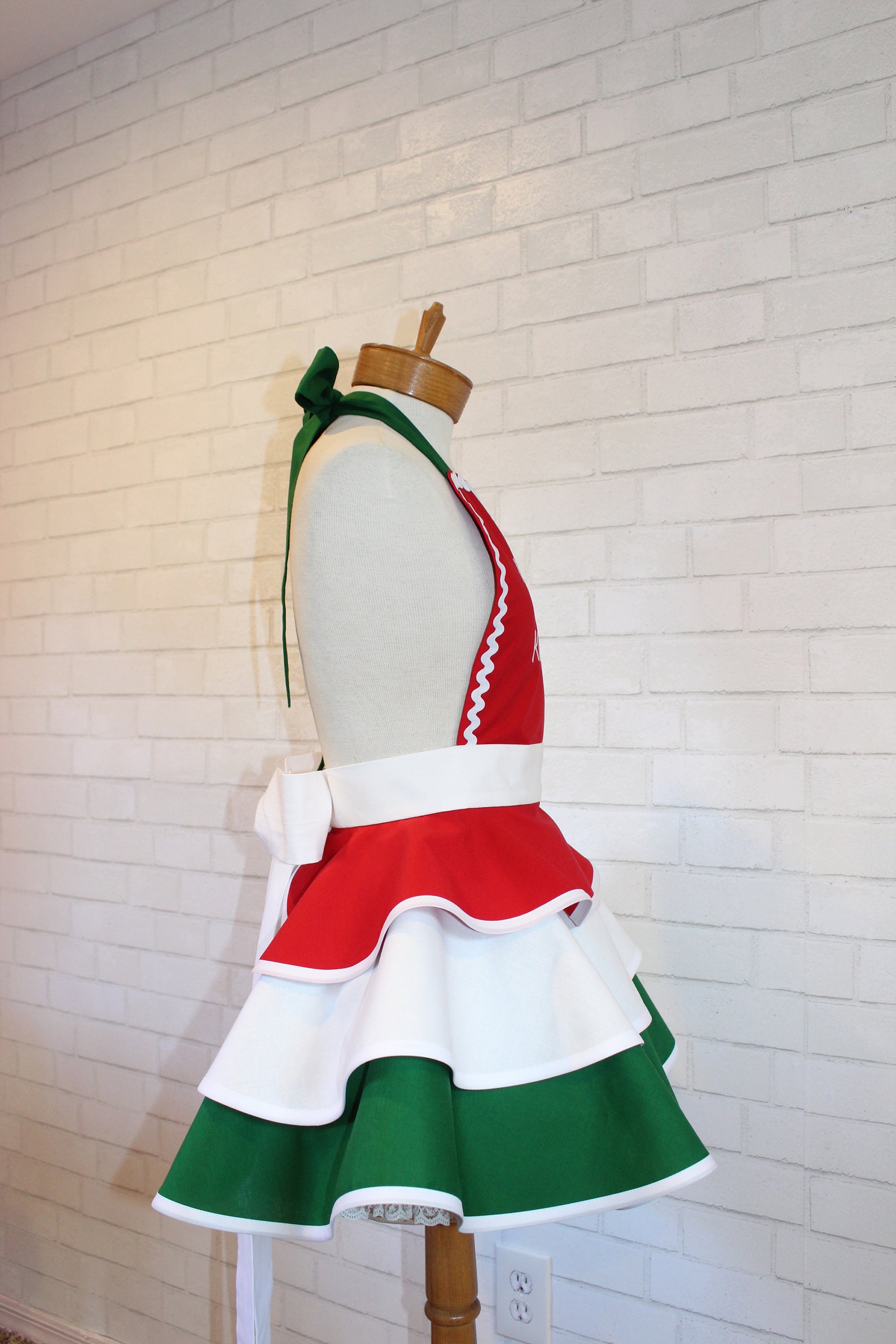Amore in the Kitchen//woman's Modern Vintage Embroidered Apron//italian ...