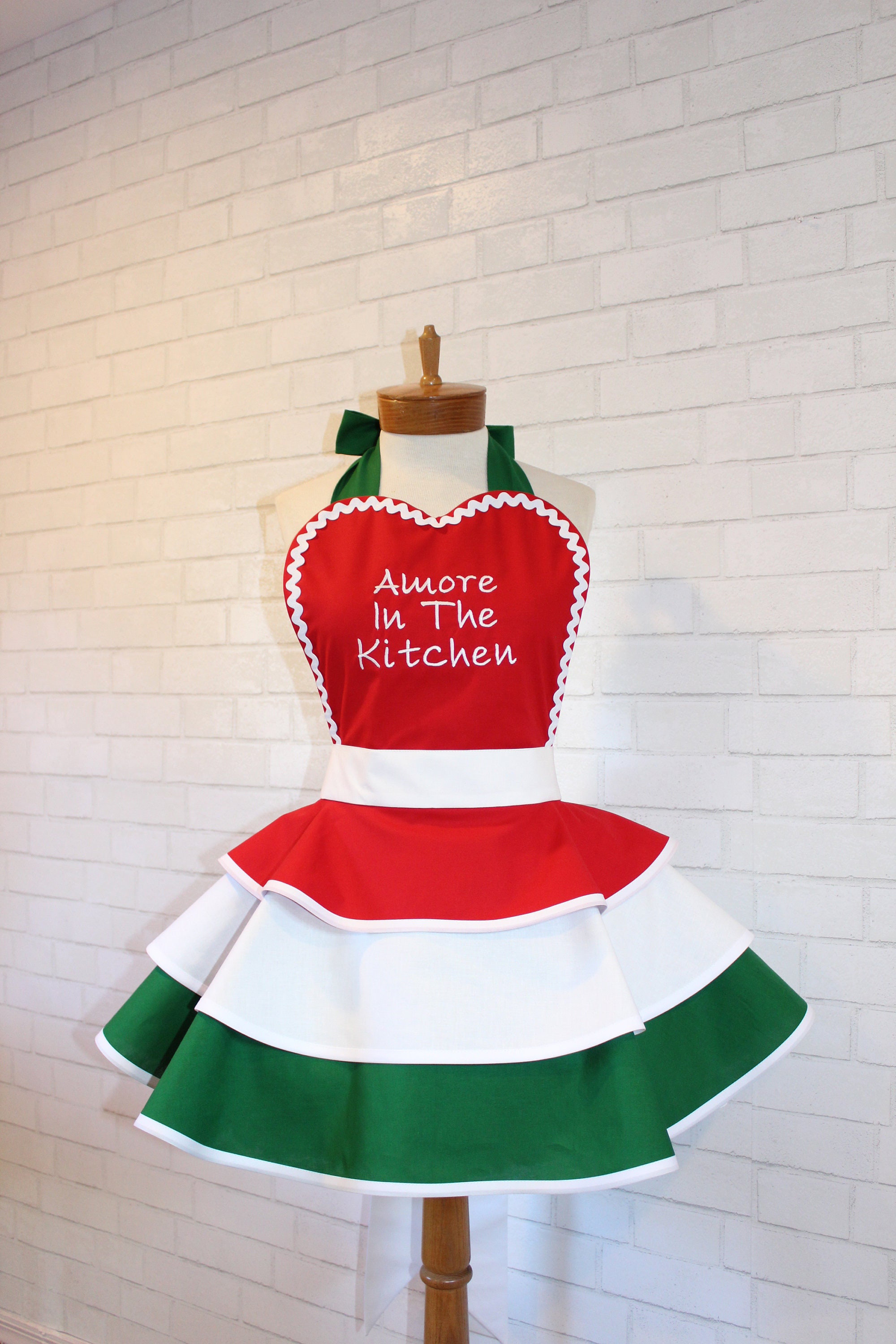Amore in the Kitchen//woman's Modern Vintage Embroidered Apron//italian ...