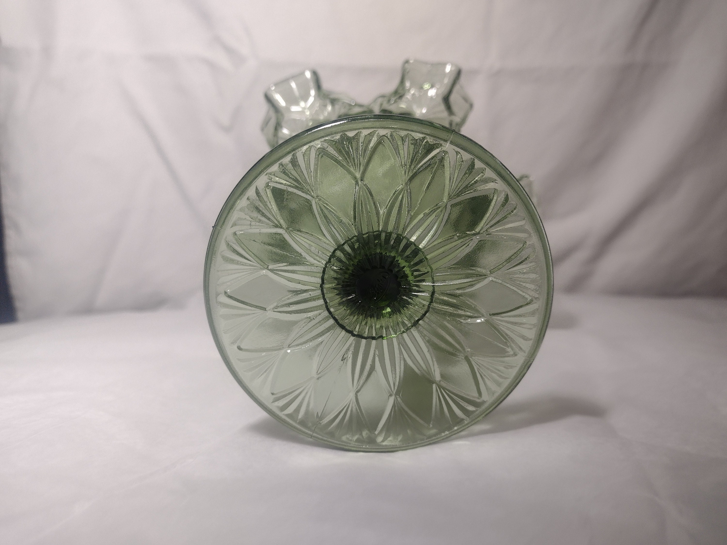 Fenton Colonial Green Olde Virginia Fine Cut and Block Pattern Ruffled ...