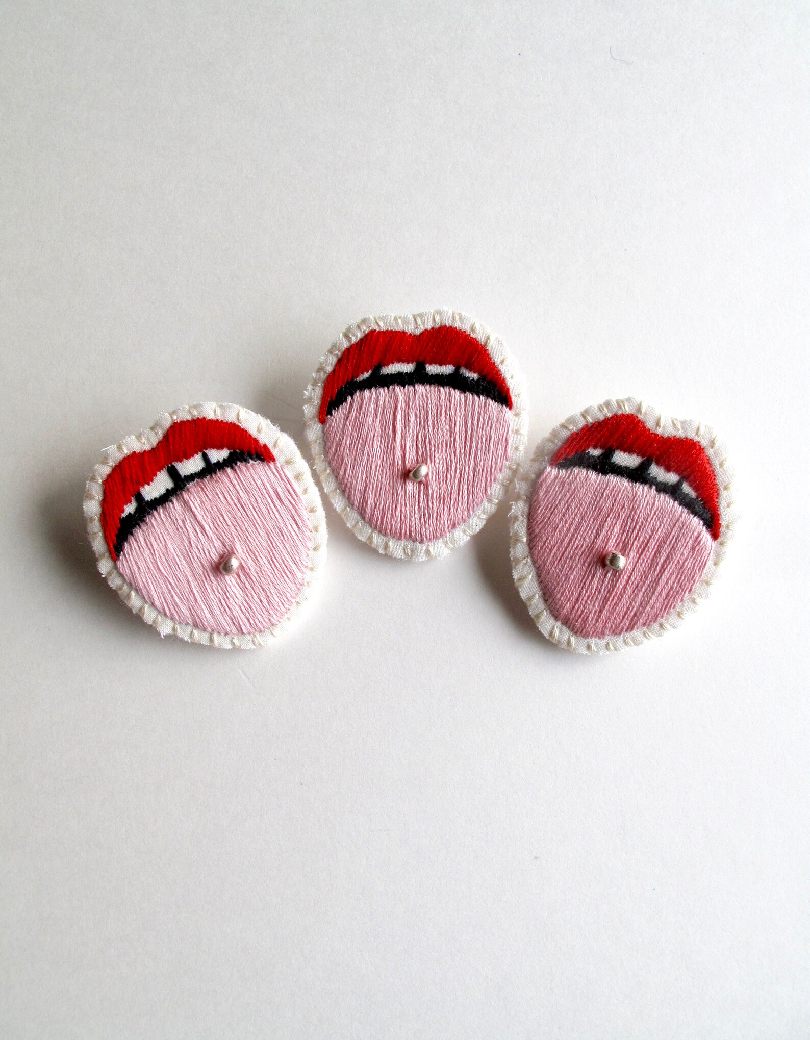 Embroidered Lips Brooch With Tongue in Red and Pink on Cream - Etsy