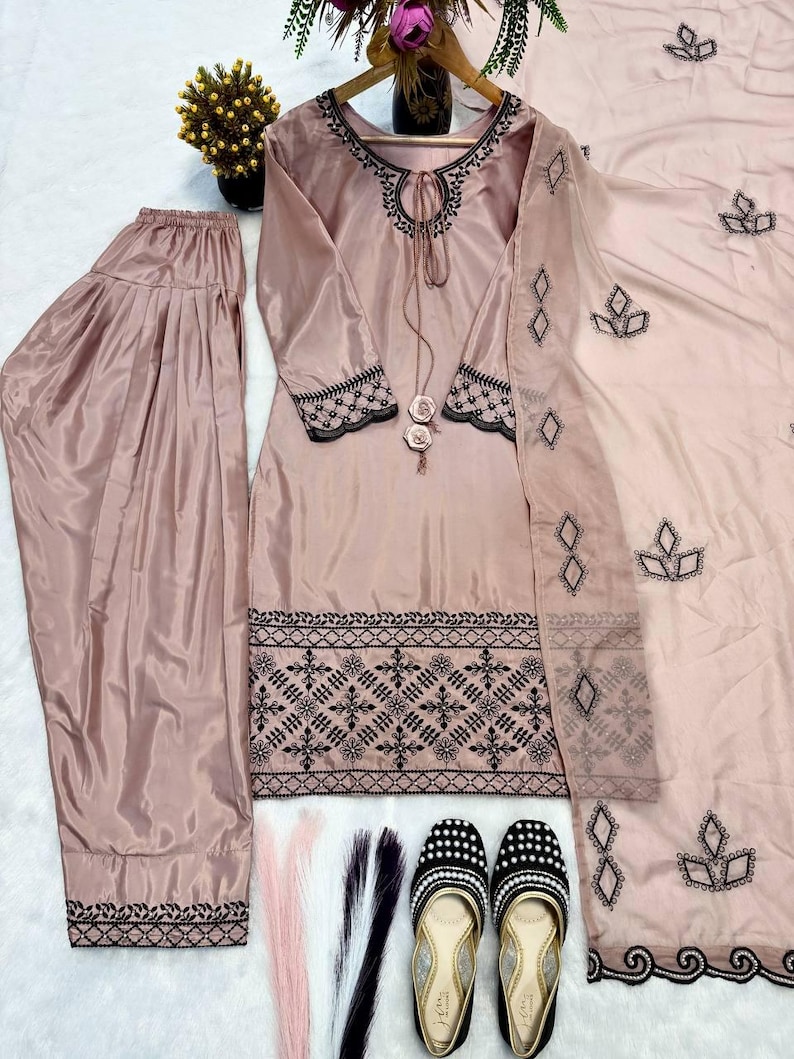 Light Pink Color Farsi Salwar Suit Set, Crepe Silk Pakistani Suit ...