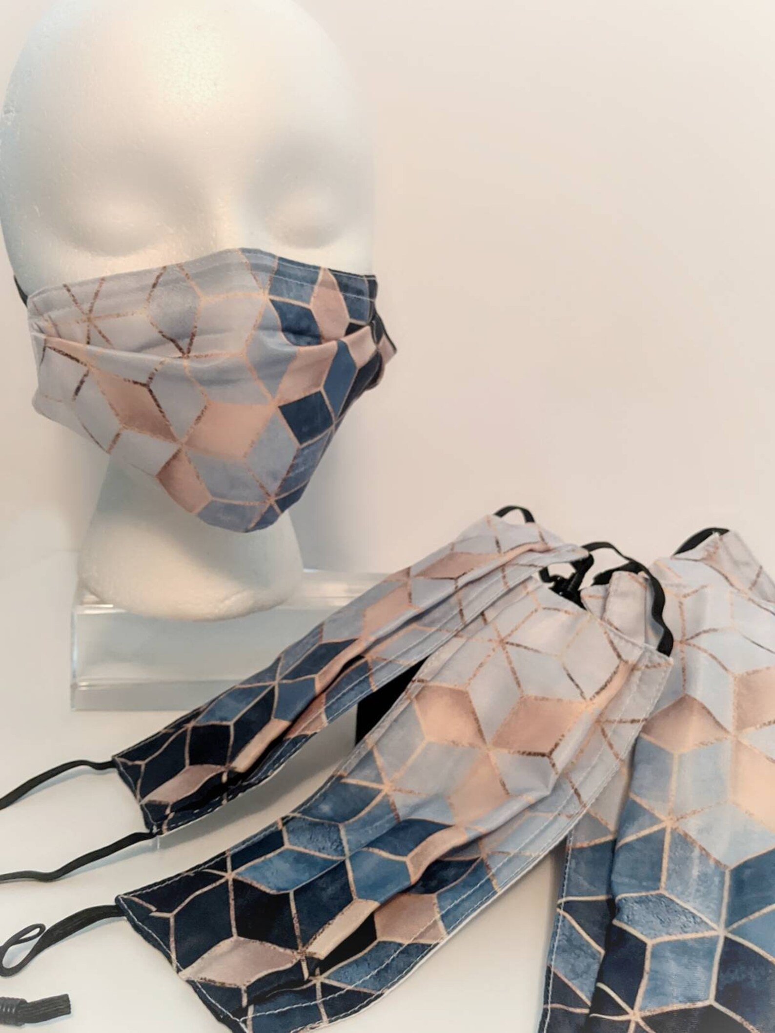Gradient Cubes Fitted Face Mask With Nose Bridge Adjuster in - Etsy