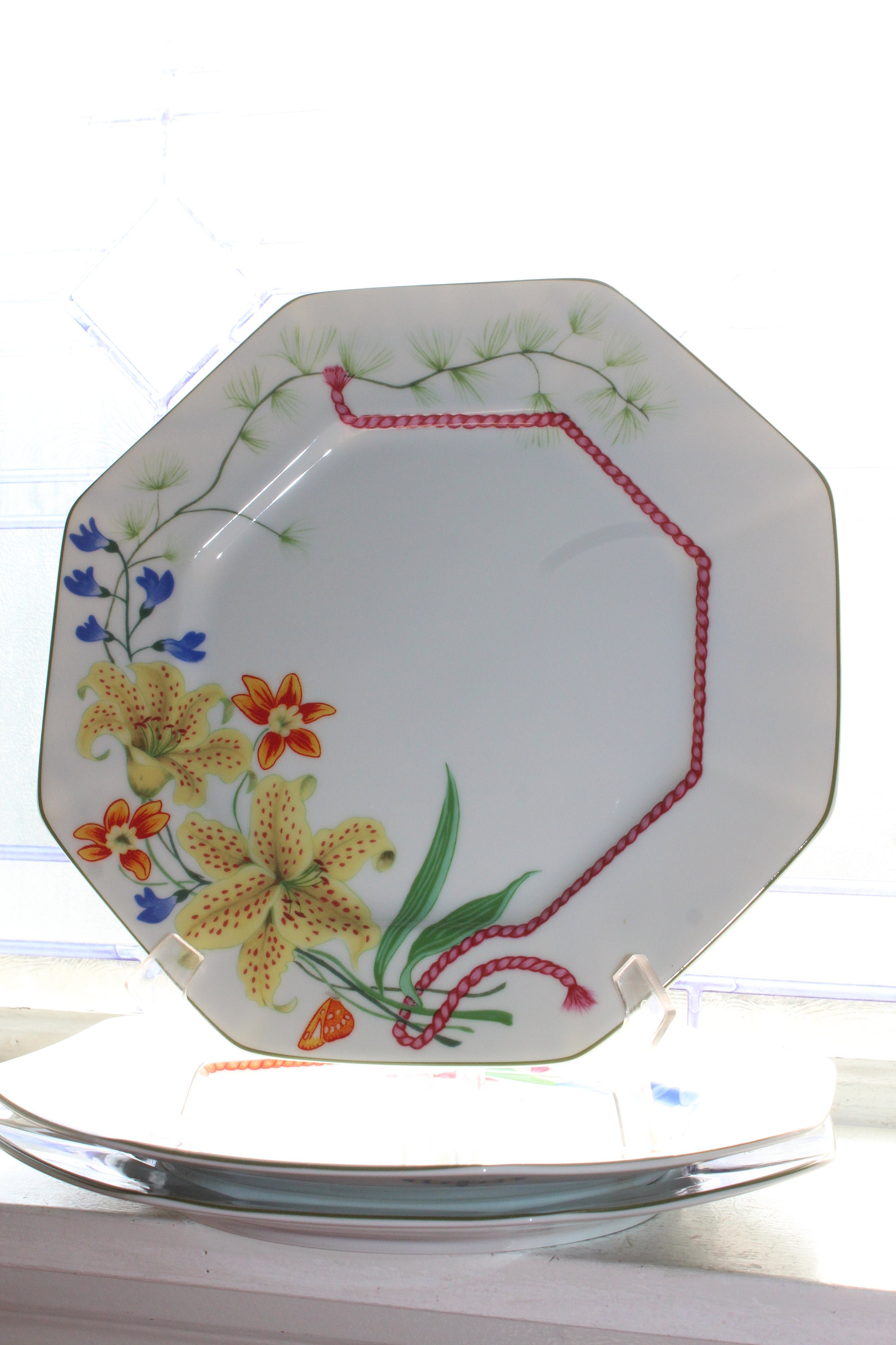 4 Lynn Chase Flores Dinner Plates Vintage Bug Rope Floral Motif