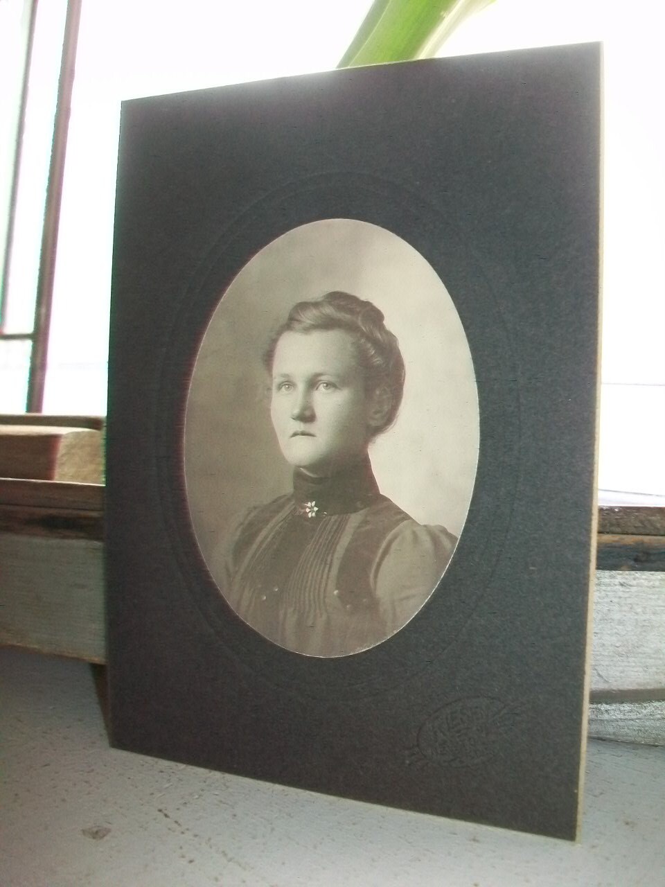 Antique Cabinet Card Photograph Young Victorian Woman 1800s 6 x 4.25