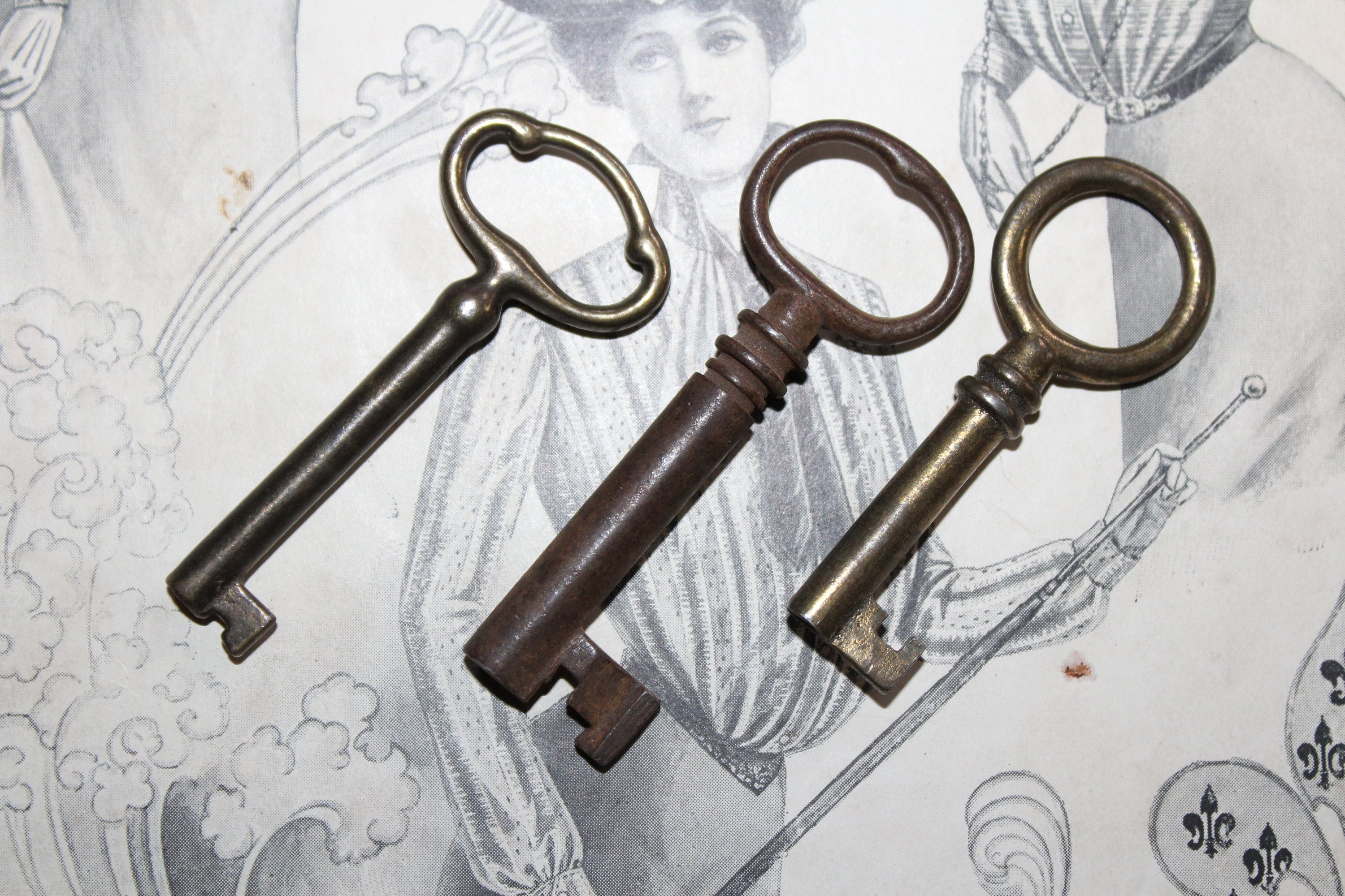3 Antique Trunk Skeleton Keys Hollow Barrel
