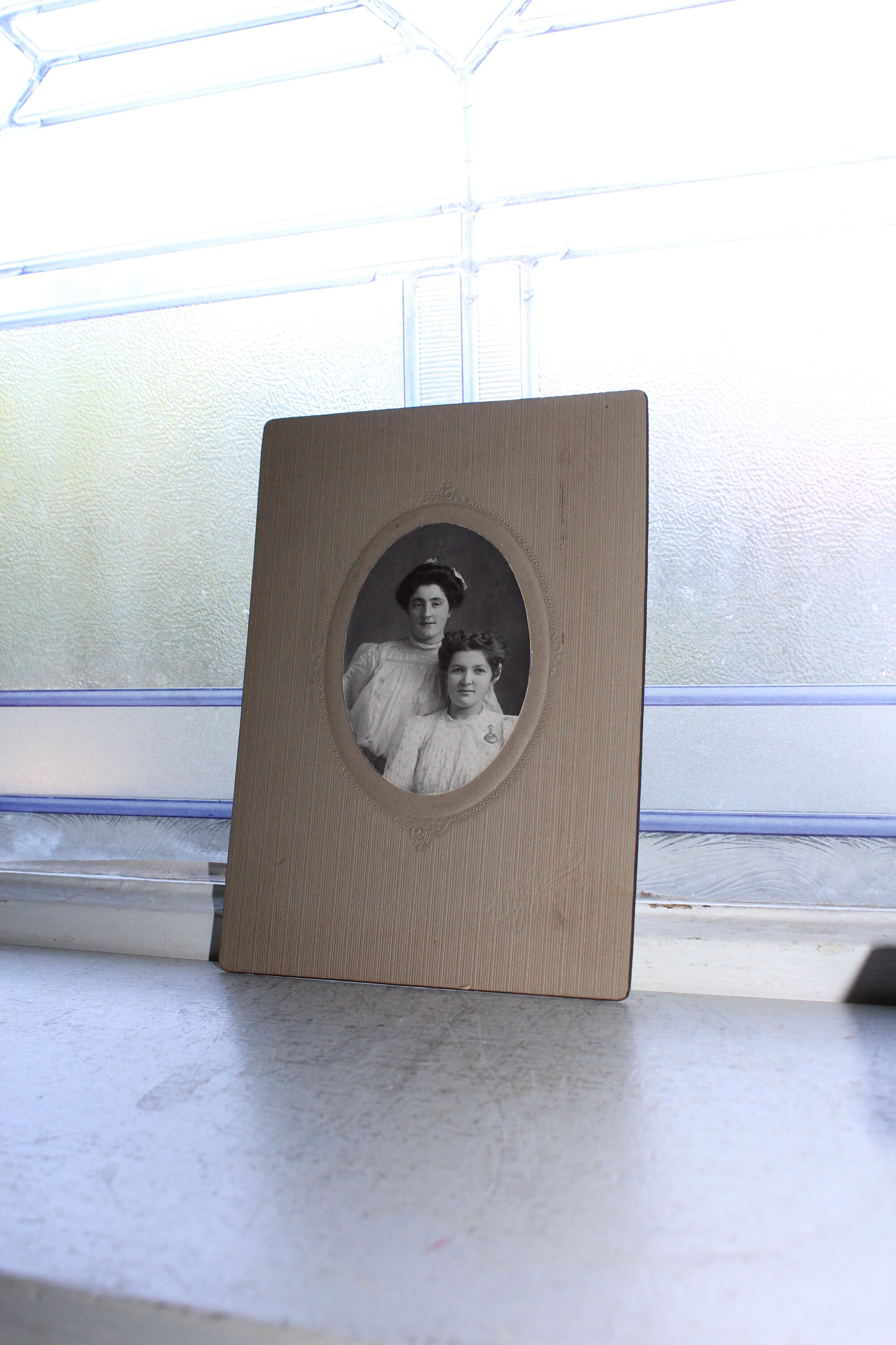 Antique Cabinet Card Photograph 1800s 2 Victorian Women