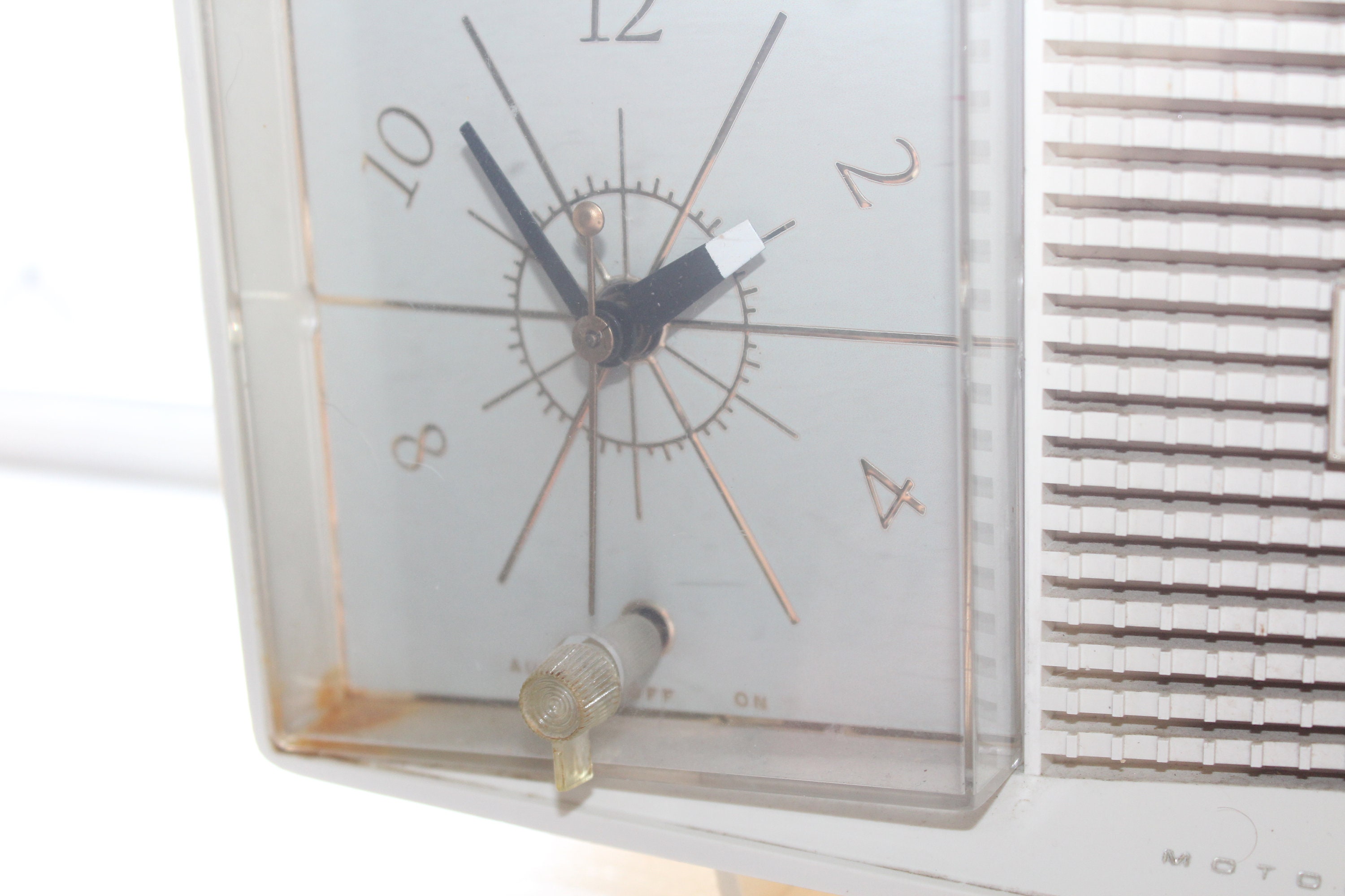 Mid Century Clock Radio Vintage Motorola C21WK