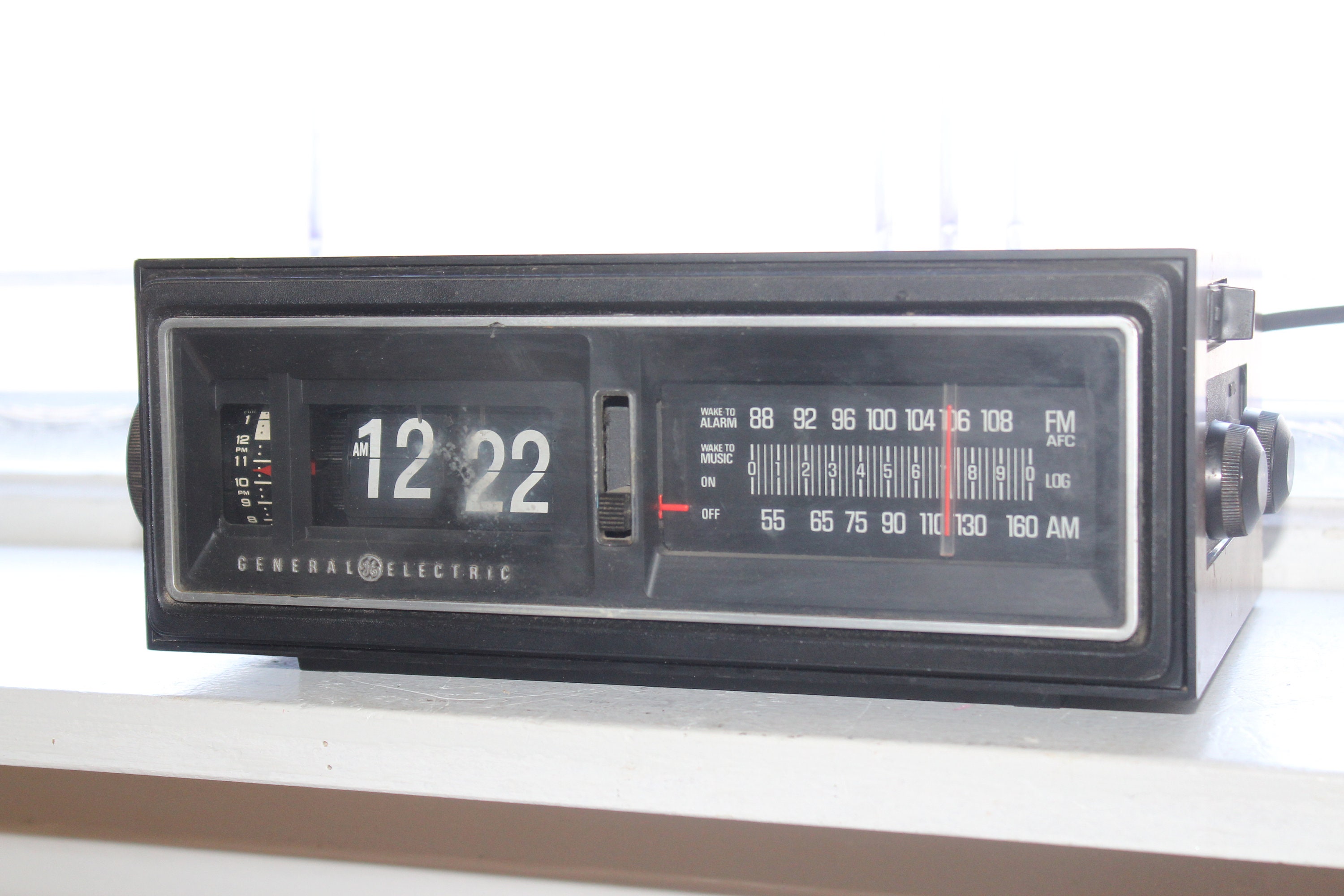 1970s GE Flip Clock Vintage Model 7-4300C Mid Mod