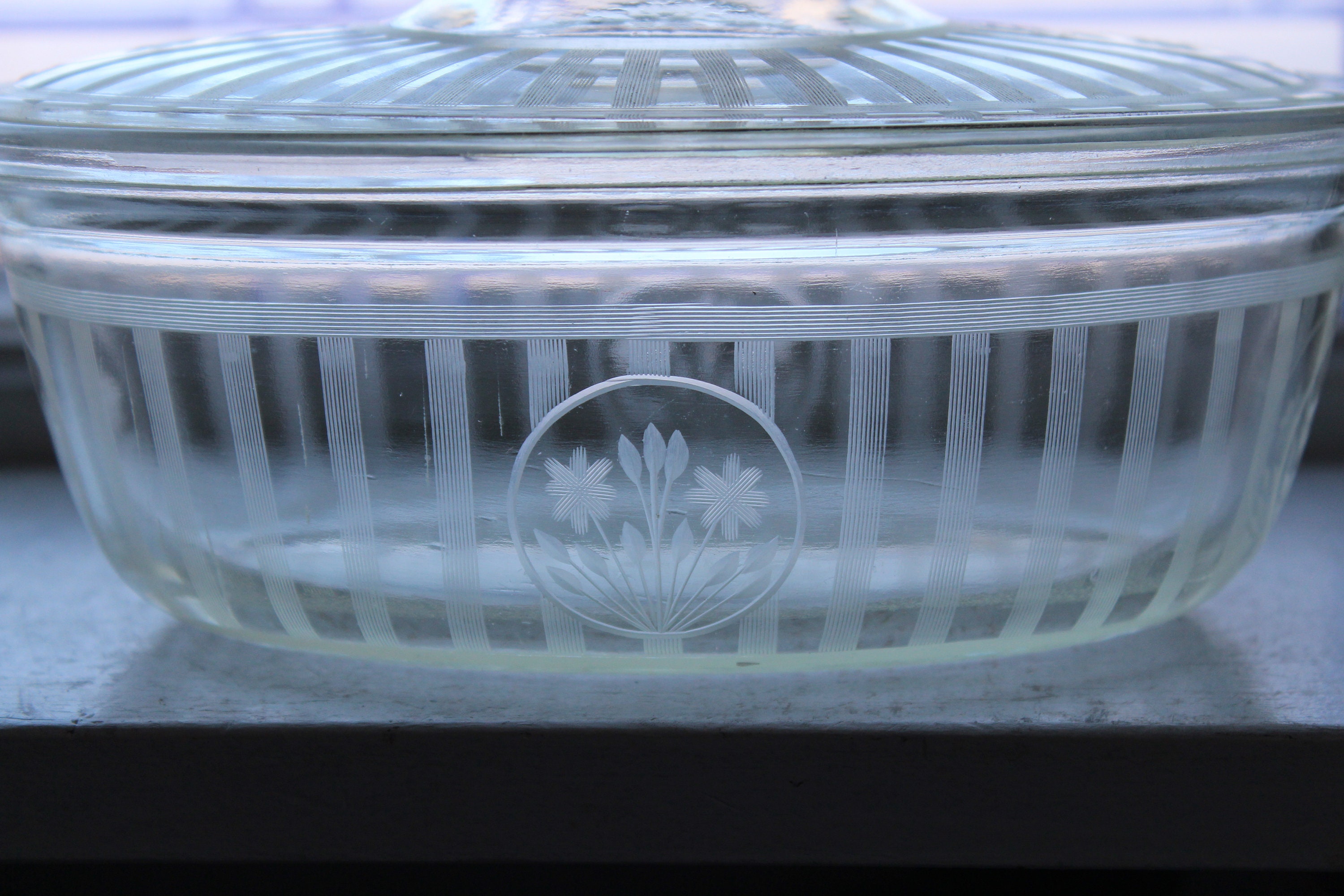 Vintage 1920s Art Deco Pyrex Casserole Dish with Lid
