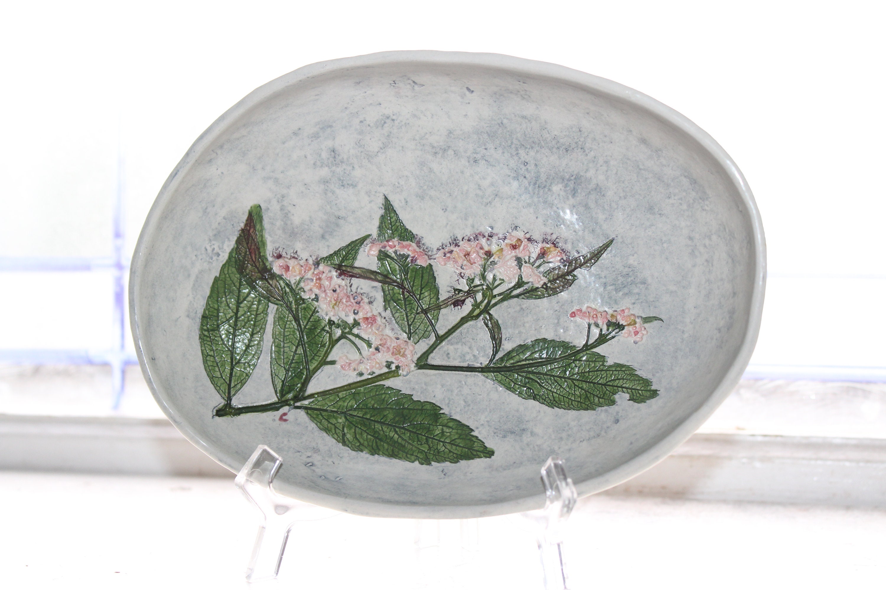 Vintage Salt Marsh Pottery Dish Wall Hanging Bridal Wreath