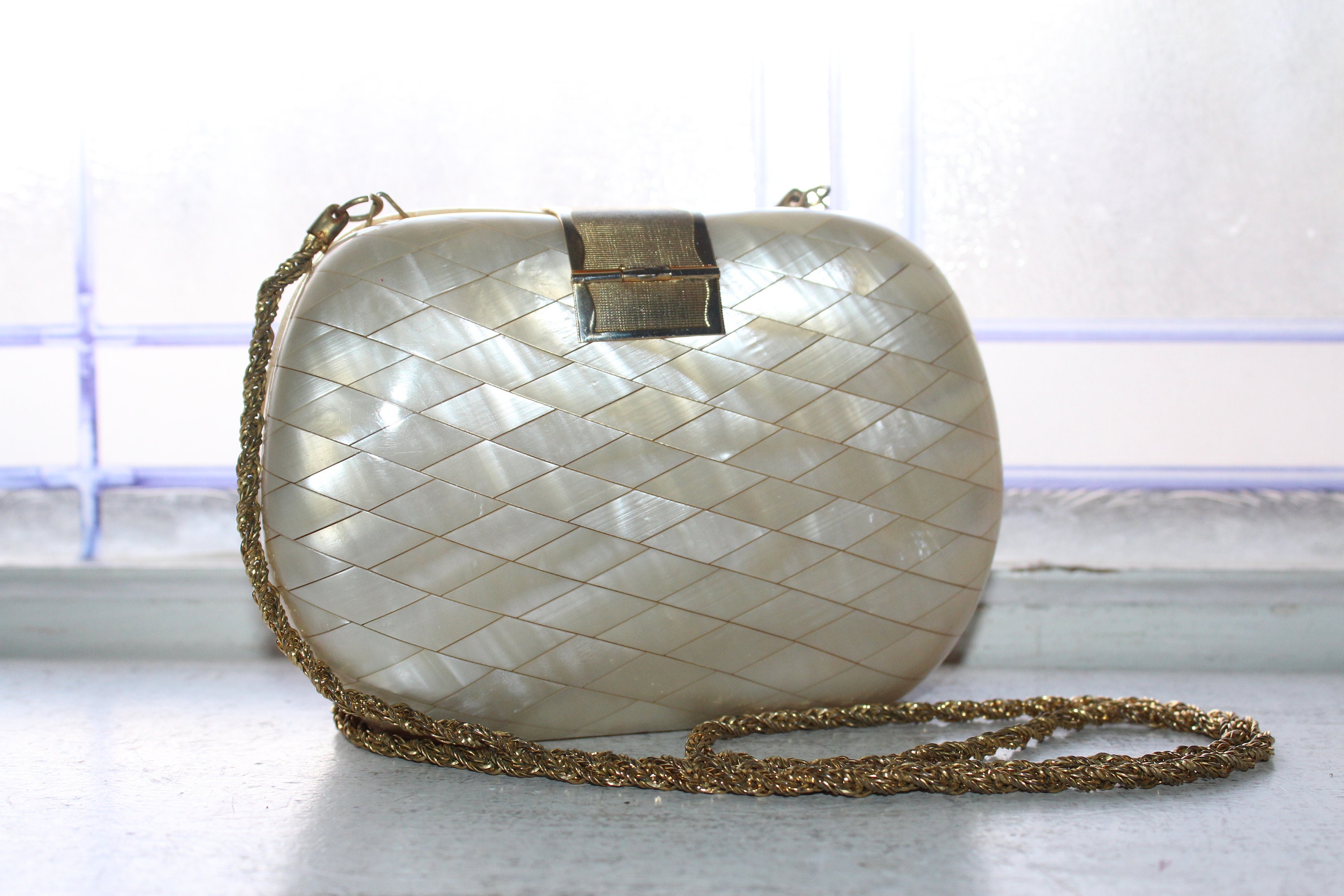 Vintage Boho Style Diamond Shell Purse with Long Chain Handle