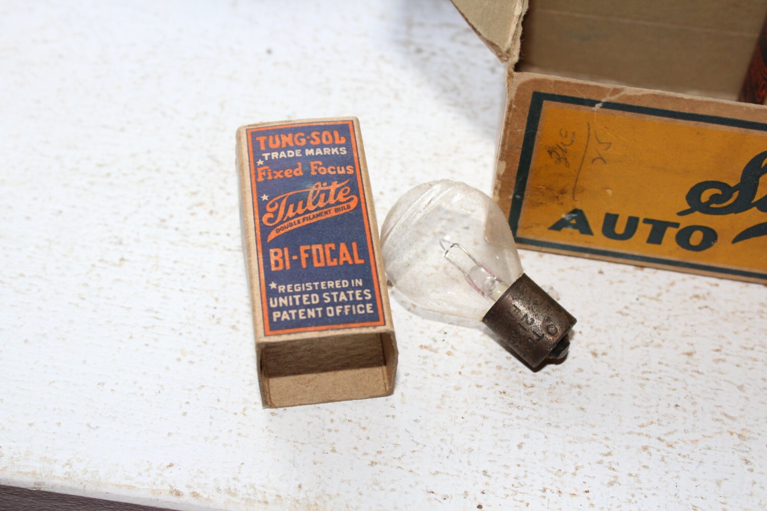 Vintage 1920s Sunlite Auto Lamps Headlight Bulbs and Box 7 Bulbs