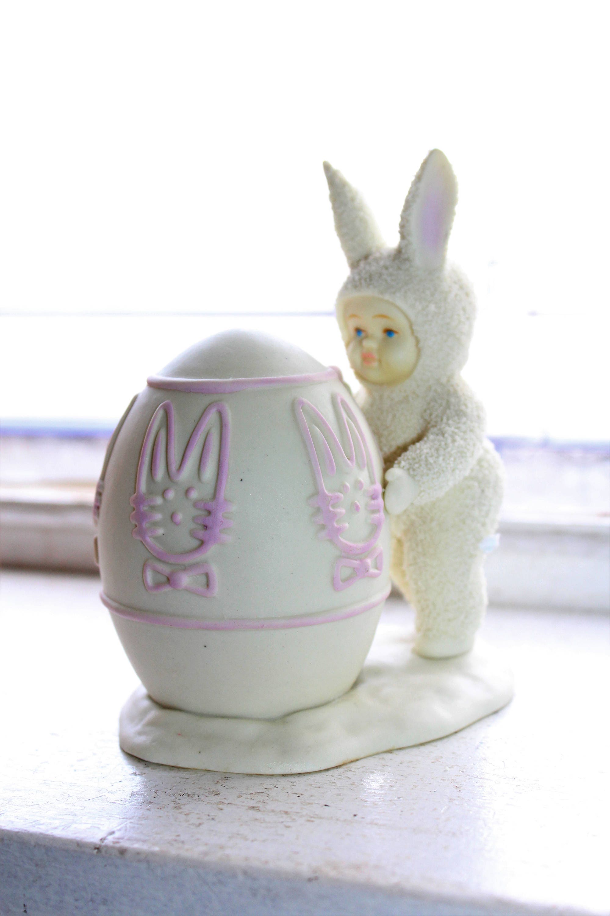 Dept 56 Snowbabies Figurine I'll Color The Easter Egg 1996