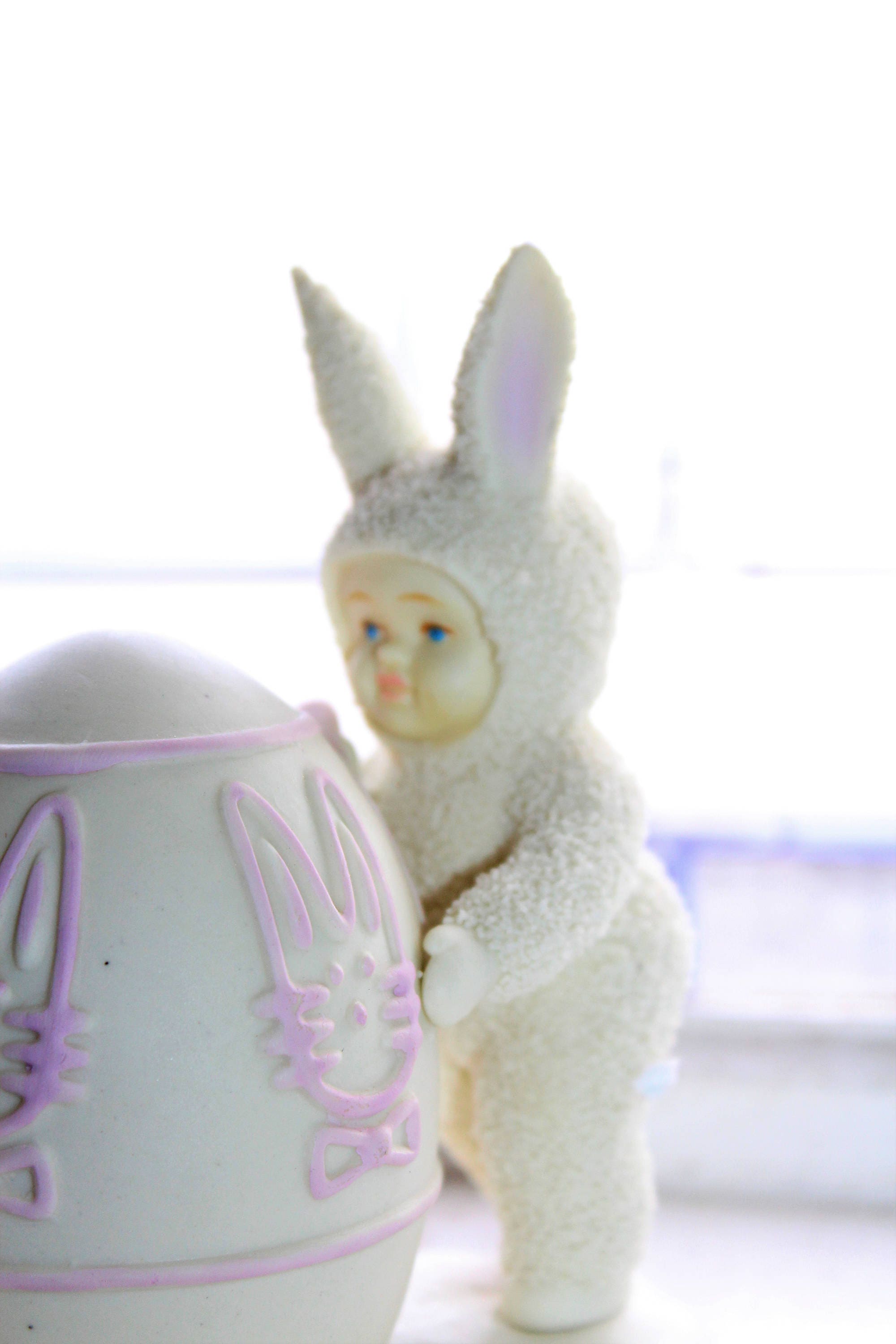 Dept 56 Snowbabies Figurine I'll Color The Easter Egg 1996