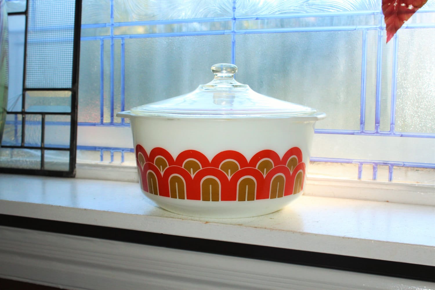 Pyrex Designs Pattern 3 Qt Casserole with Lid Art Deco Arches Vintage 1970s
