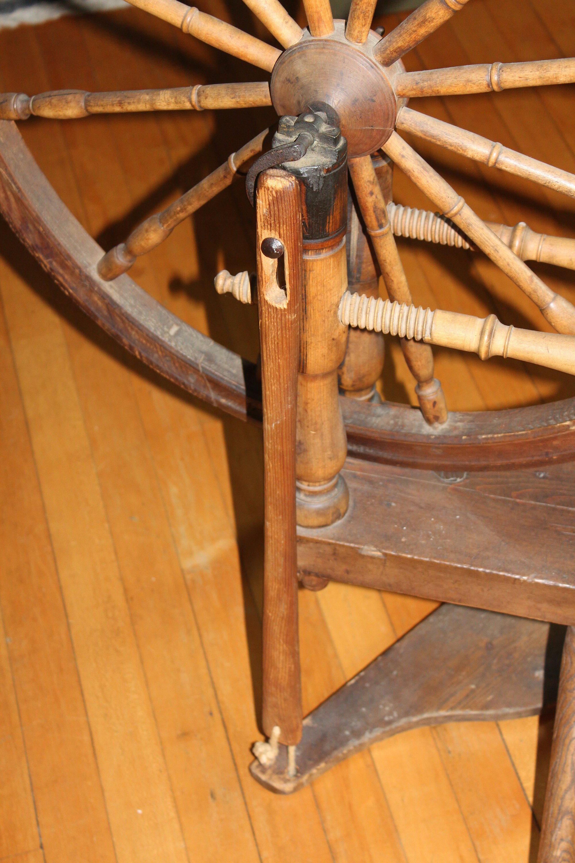 Large 19th Century Spinning Wheel Fabulous Country Antique