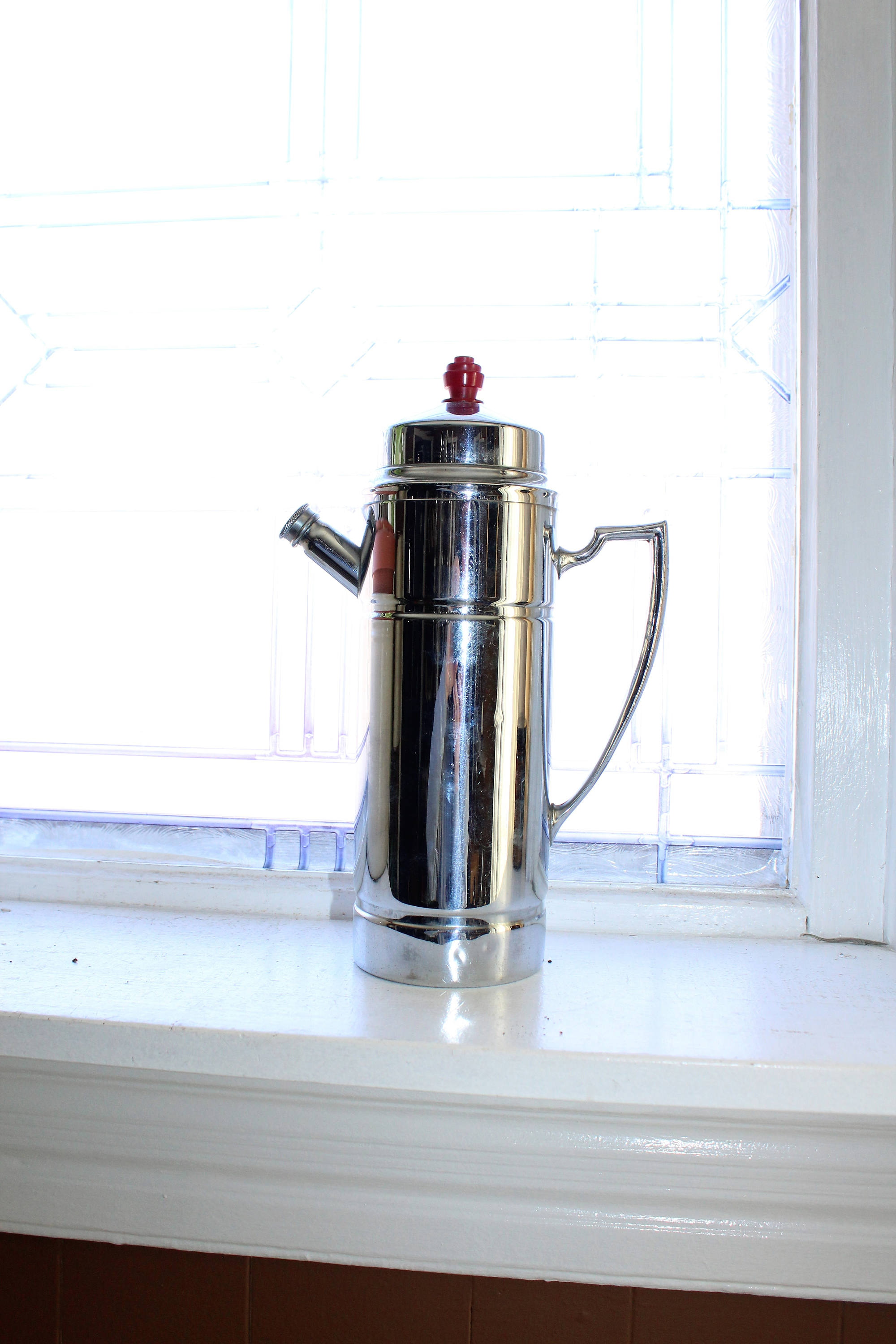 Art Deco Cocktail Shaker Chrome & Bakelite Derby Shelton Silver 1920s Art Deco Cocktail Shaker Chrome & Bakelite Derby Shelton Silver 1920s