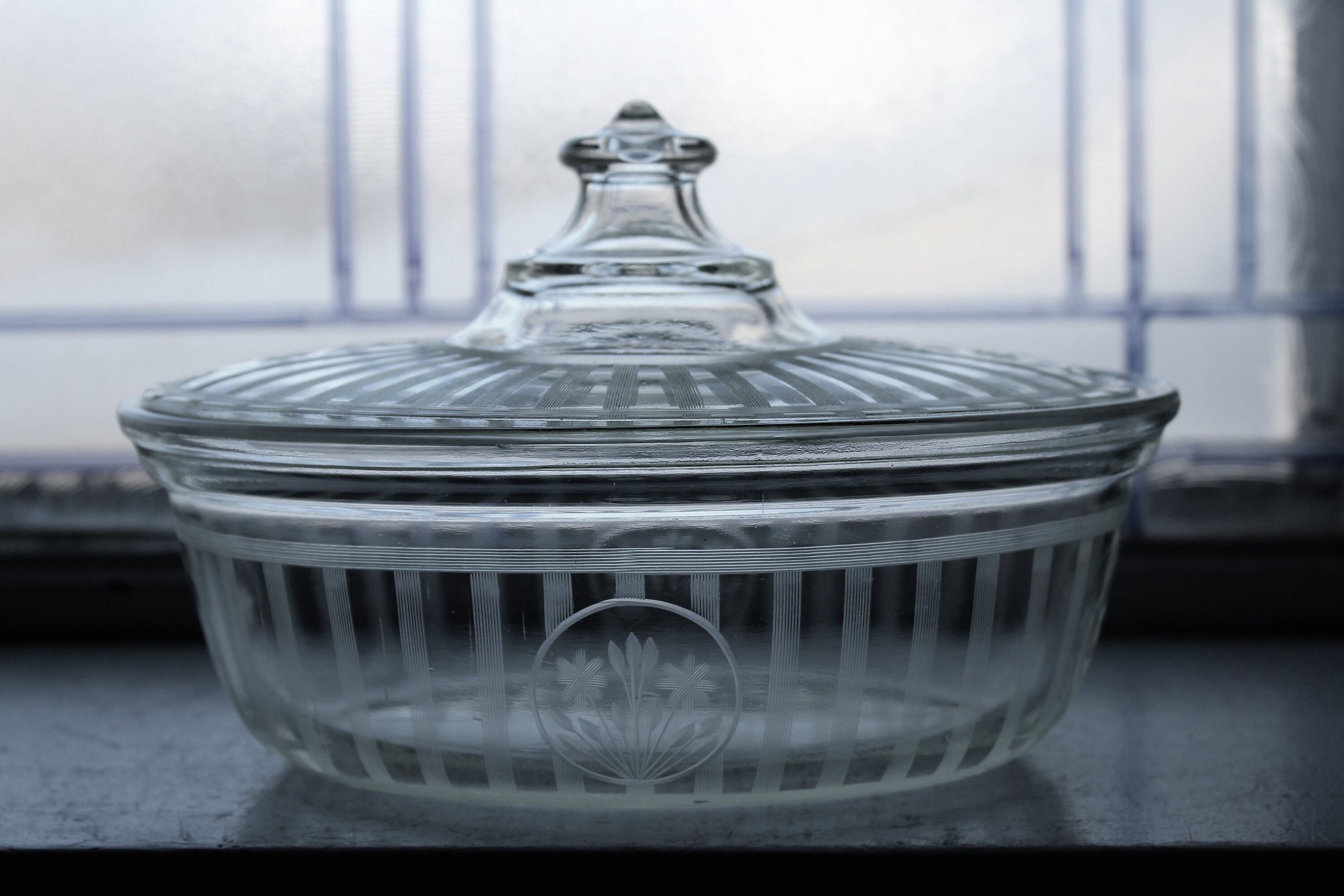 Vintage 1920s Art Deco Pyrex Casserole Dish with Lid