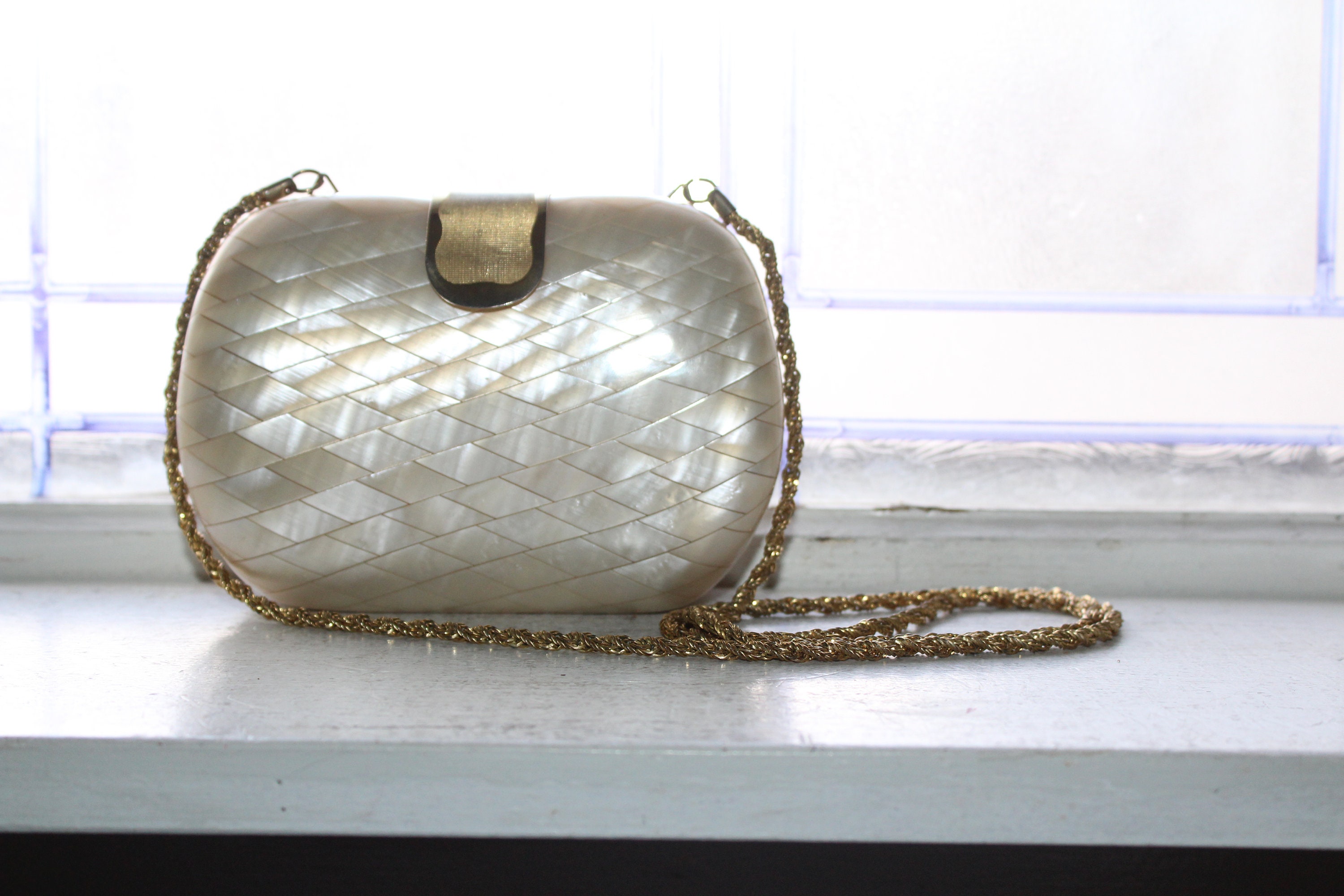 Vintage Boho Style Diamond Shell Purse with Long Chain Handle