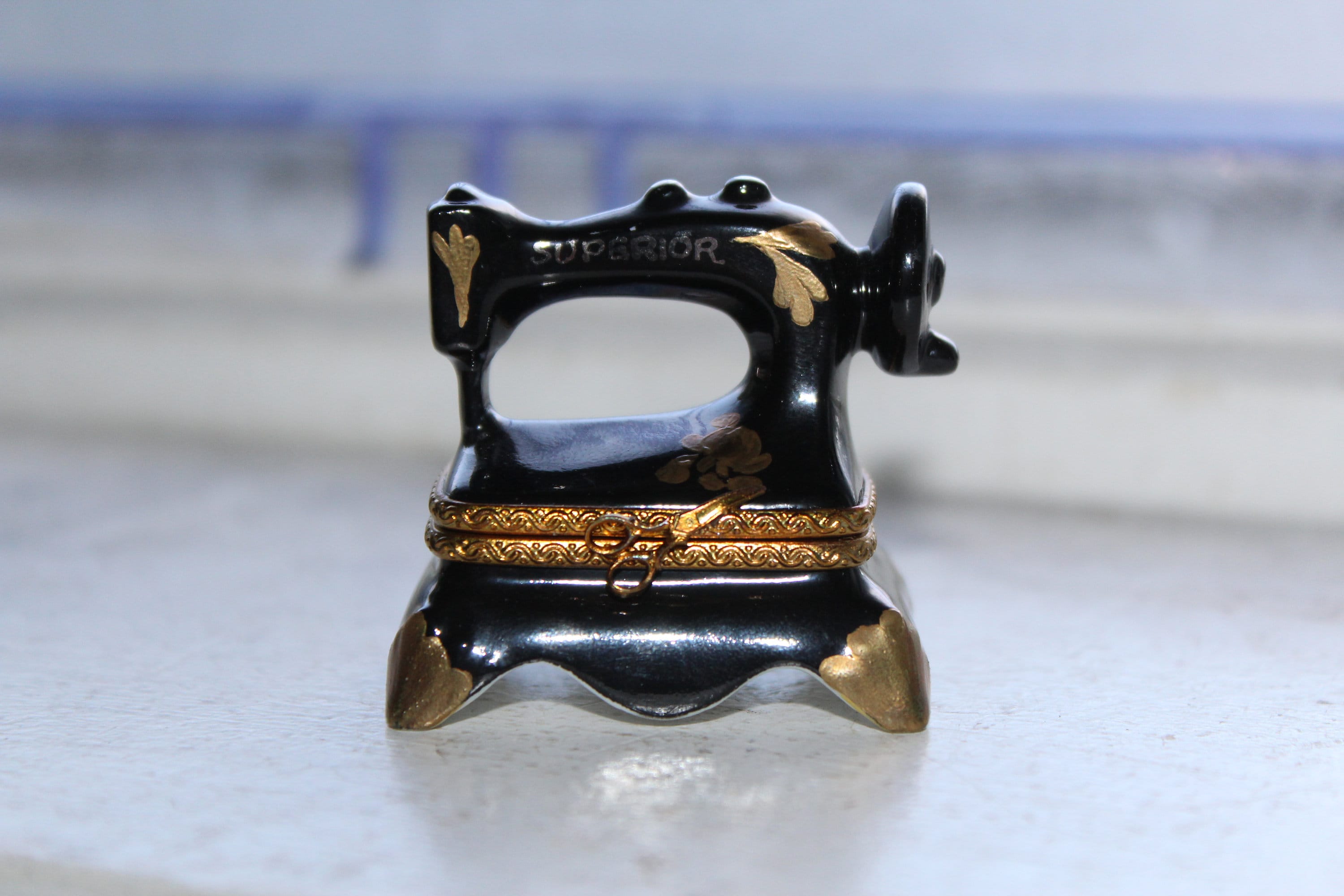 Vintage Limoges Peint Main Trinket Box Superior Sewing Machine