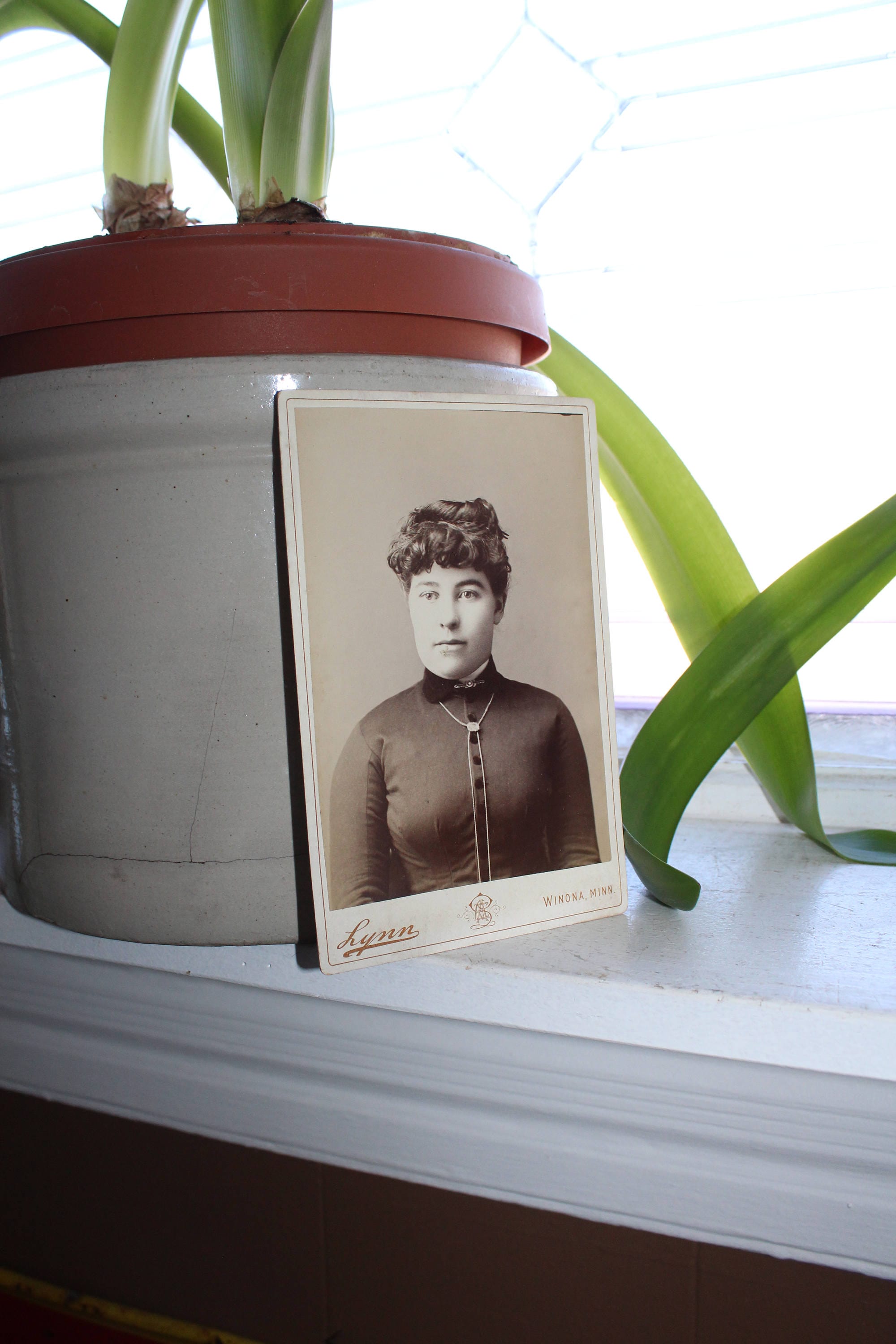 Antique Cabinet Card Photograph Victorian Woman