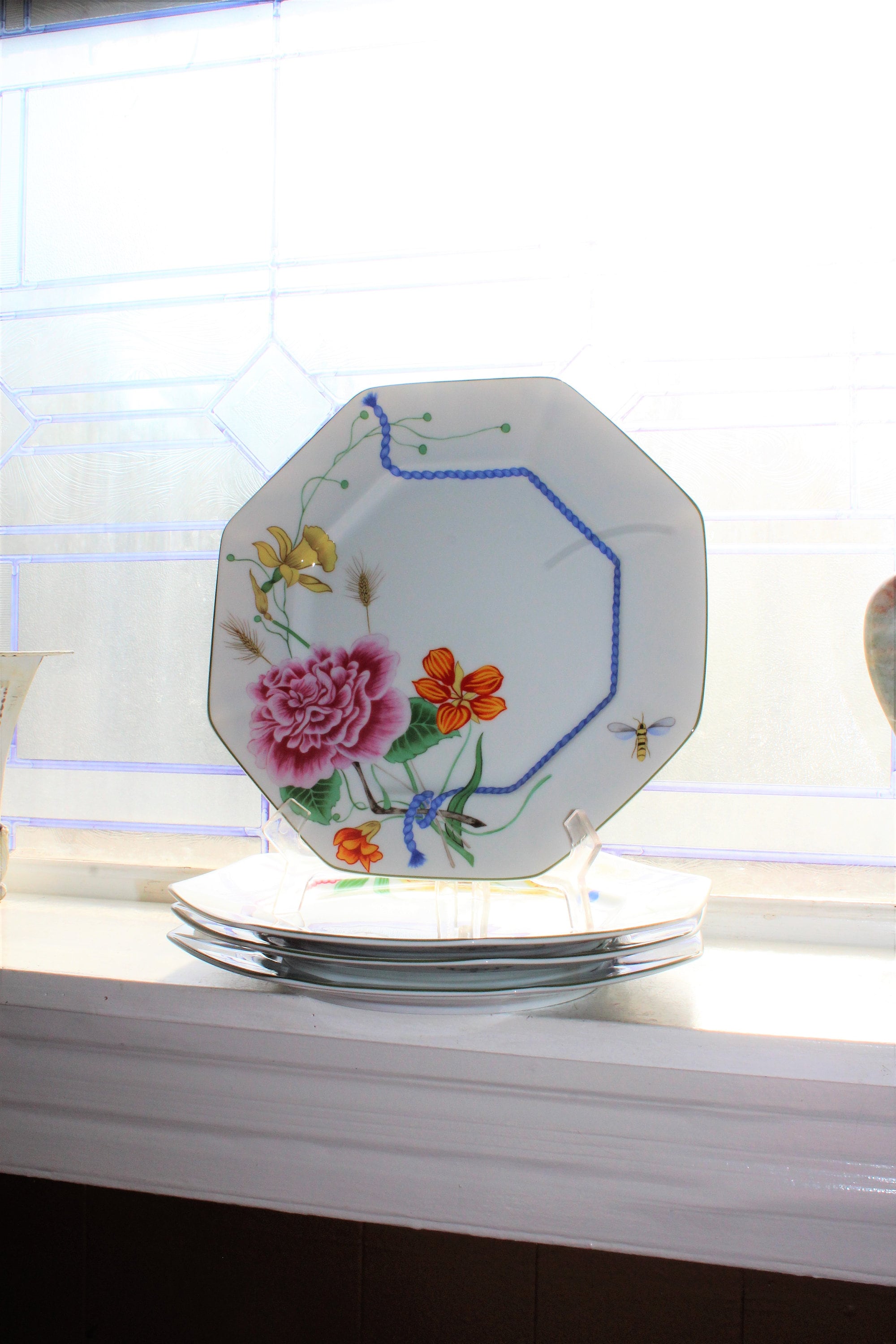 4 Lynn Chase Flores Dinner Plates Vintage Bug Rope Floral Motif