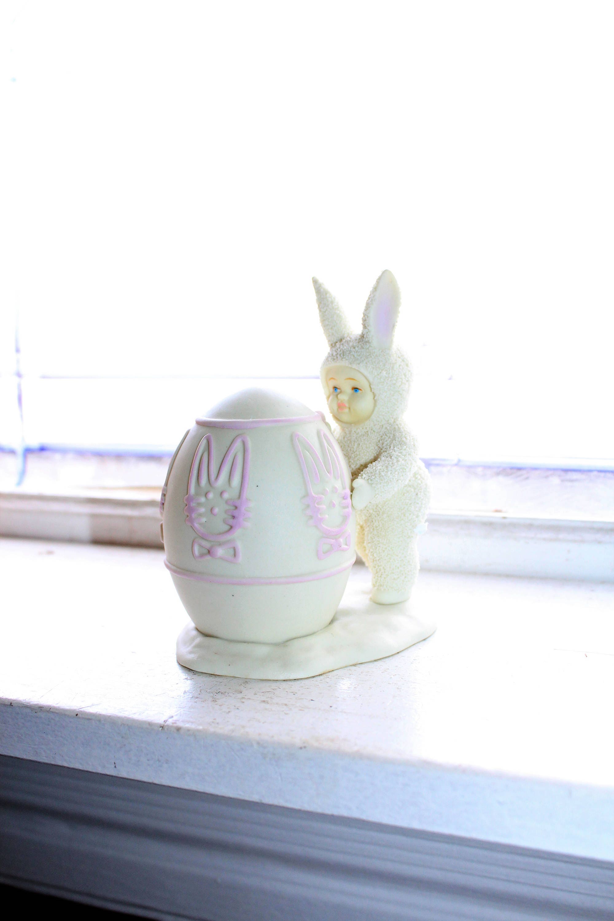 Dept 56 Snowbabies Figurine I'll Color The Easter Egg 1996