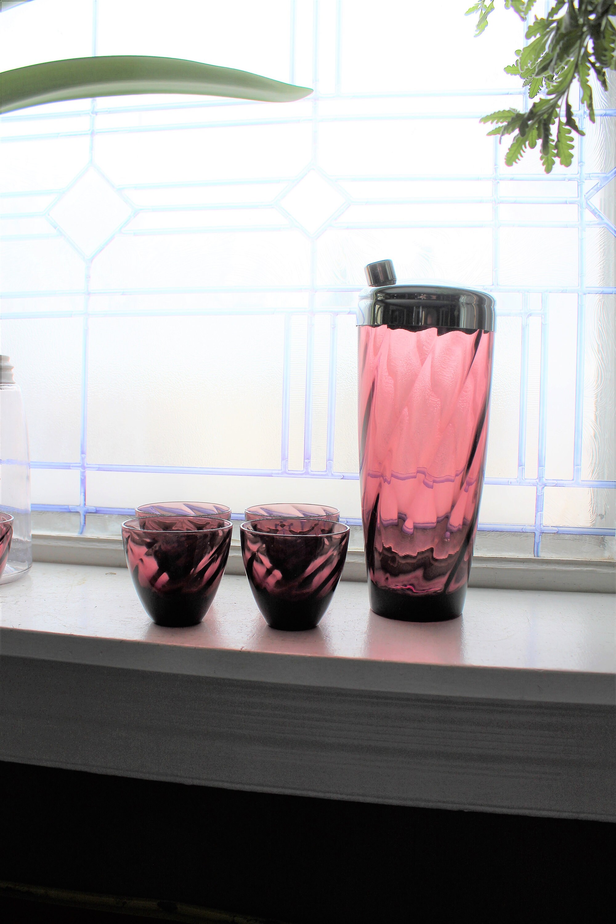 Mid Century Cocktail Shaker & 4 Glasses Moroccan Amethyst Hazel Ware