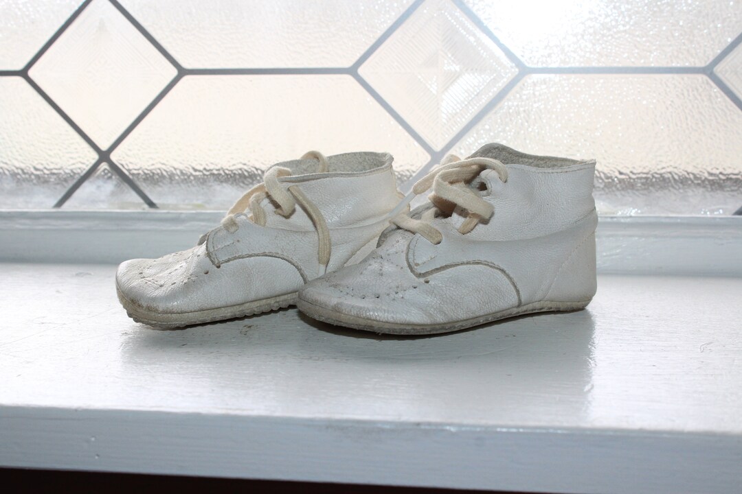 Vintage 1960s Baby Shoes White Leather With Original Box - Etsy