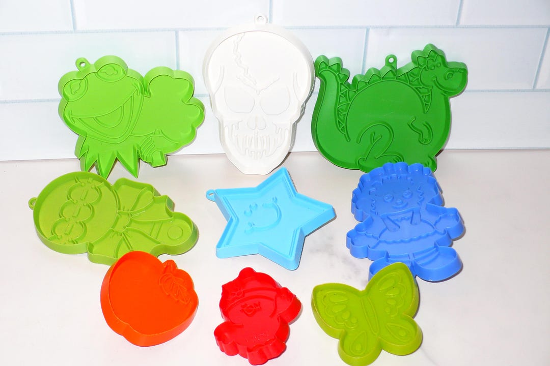 Vintage Hallmark Cards Cookie Cutters ~ Plastic Hallmark Holiday ~ Lot ...