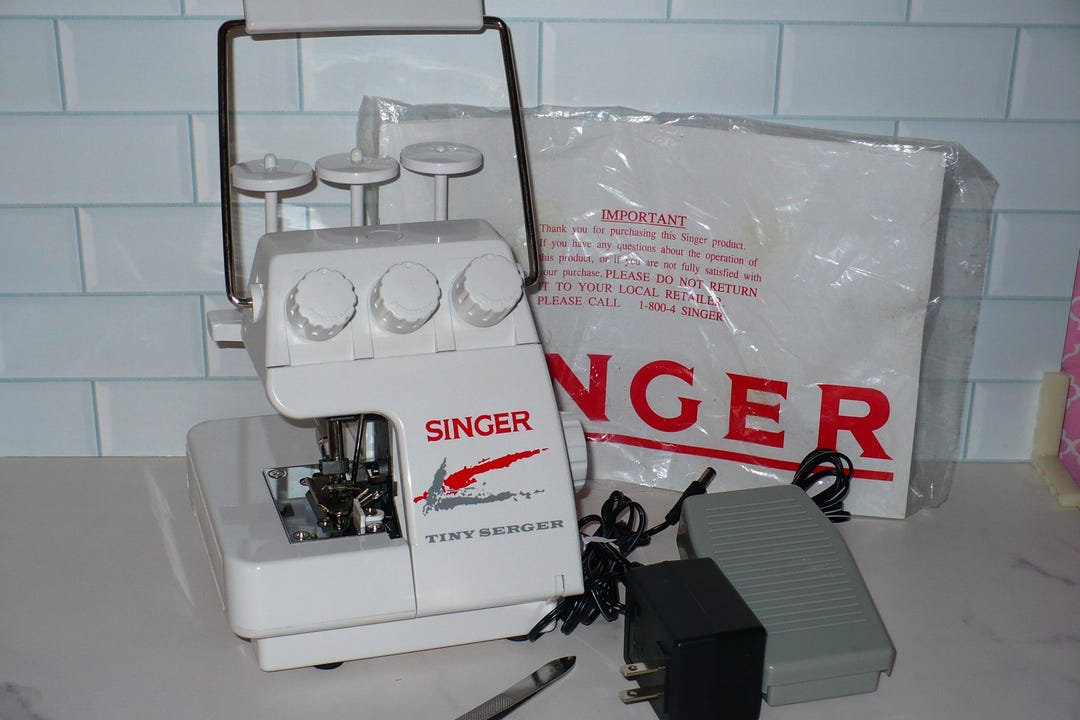 Vintage Singer Tiny Mini Serger Overedging Sewing Machine TS380 PLUS ...