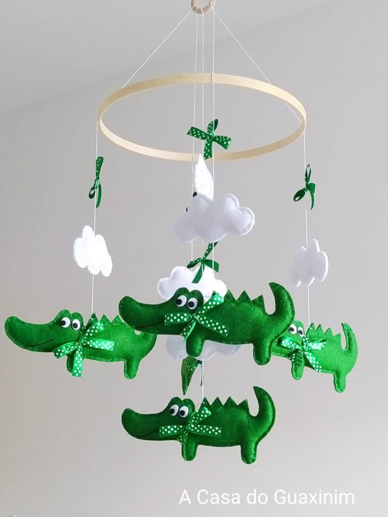 Móbile de bebê com jacaré - Decoração para quarto de bebê - Etsy Portugal