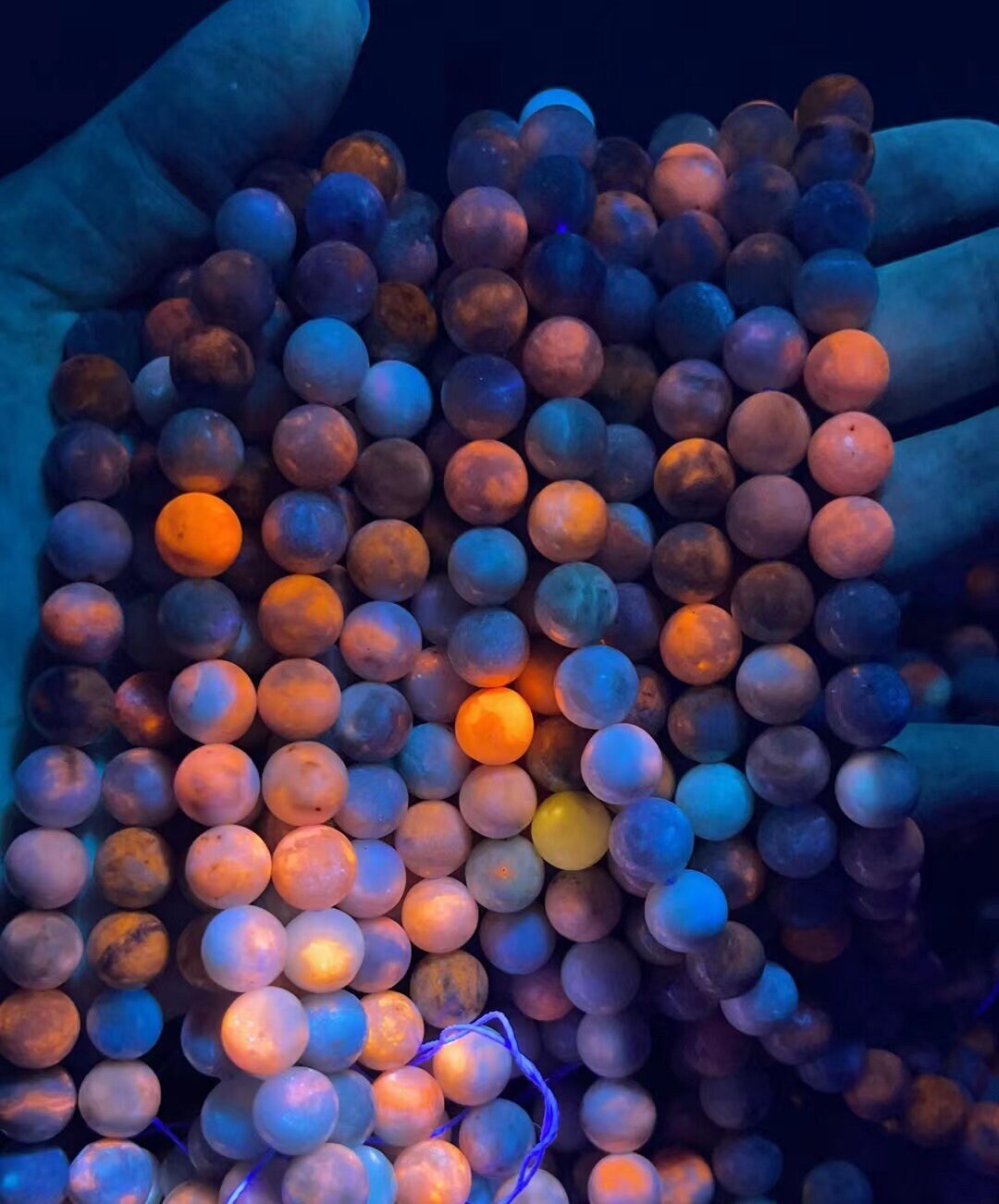 Natural Rare Hackmanite UV Reactive Fluorescent Gemstone Grade A Round ...